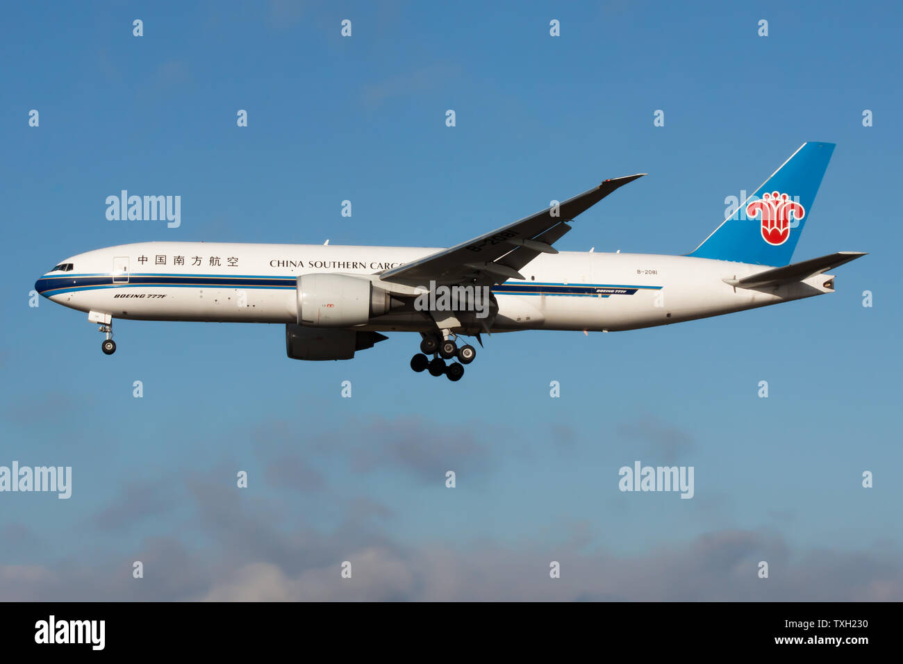 FRANKFURT/Deutschland - Dezember 4, 2012: China Southern Cargo Boeing ...