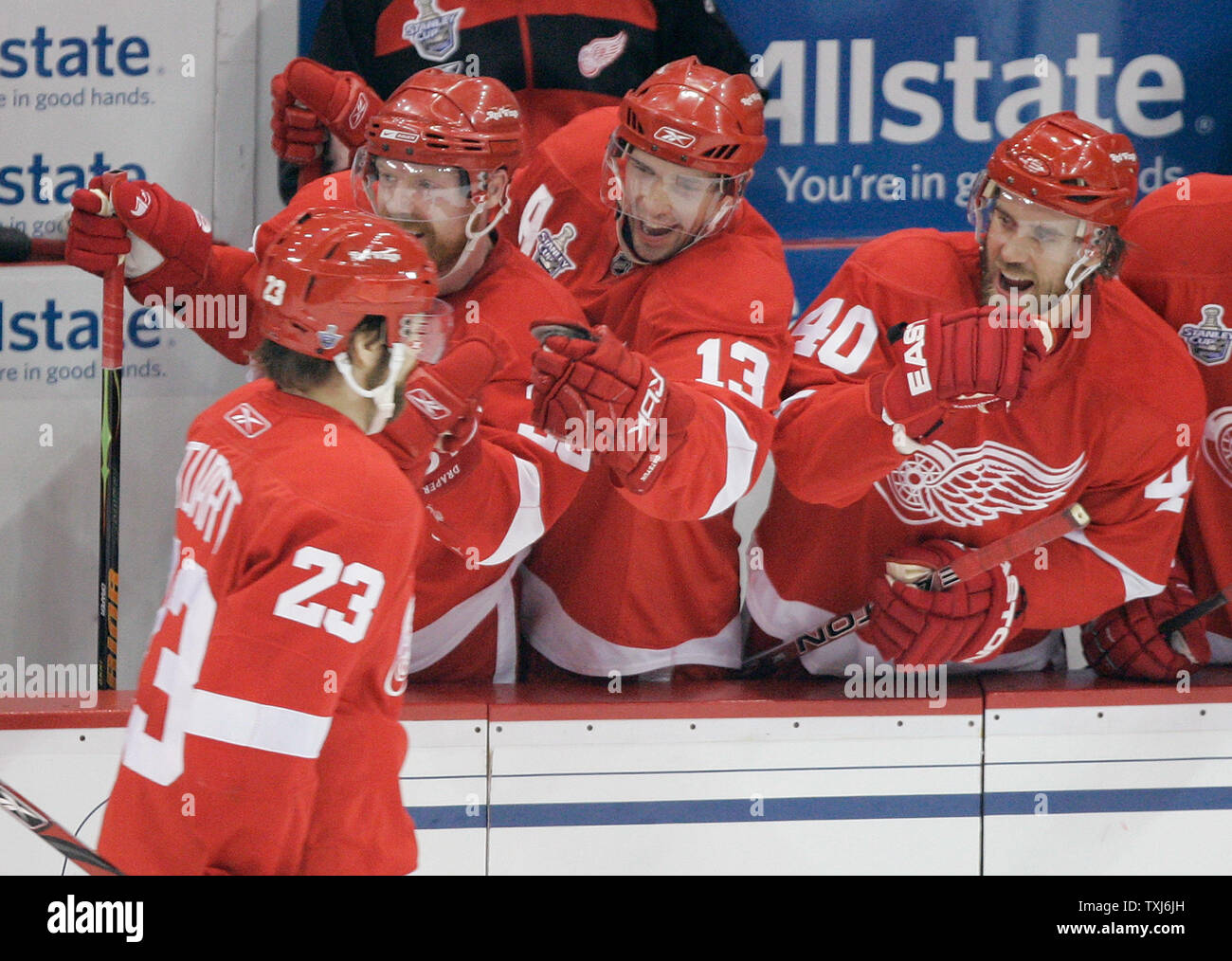 Detroit Red Wings' Henrik Zetterberg (40) Schweden, Pavel Datsyuk (13 ...
