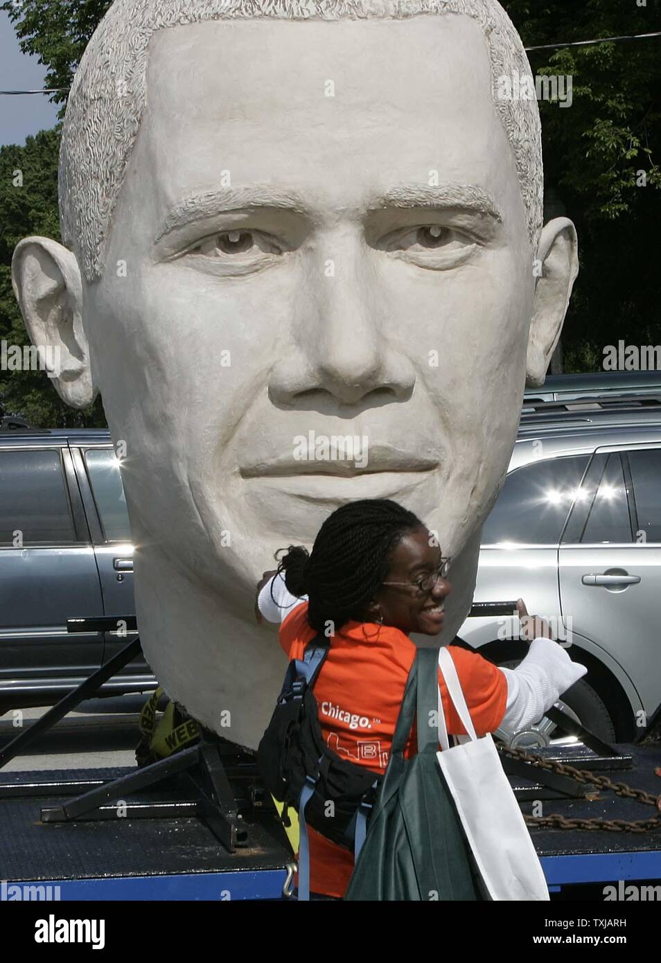 Menschen Pose mit einer Skulptur von US-Präsident Barack Obama in ...