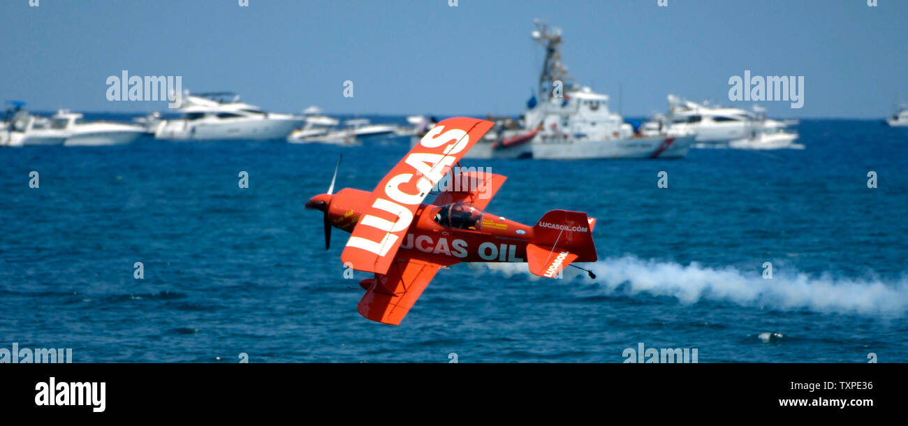 Michael Wiskus, Fliegen sein Lucas Oil Pitts Special führt Kunstflug ...