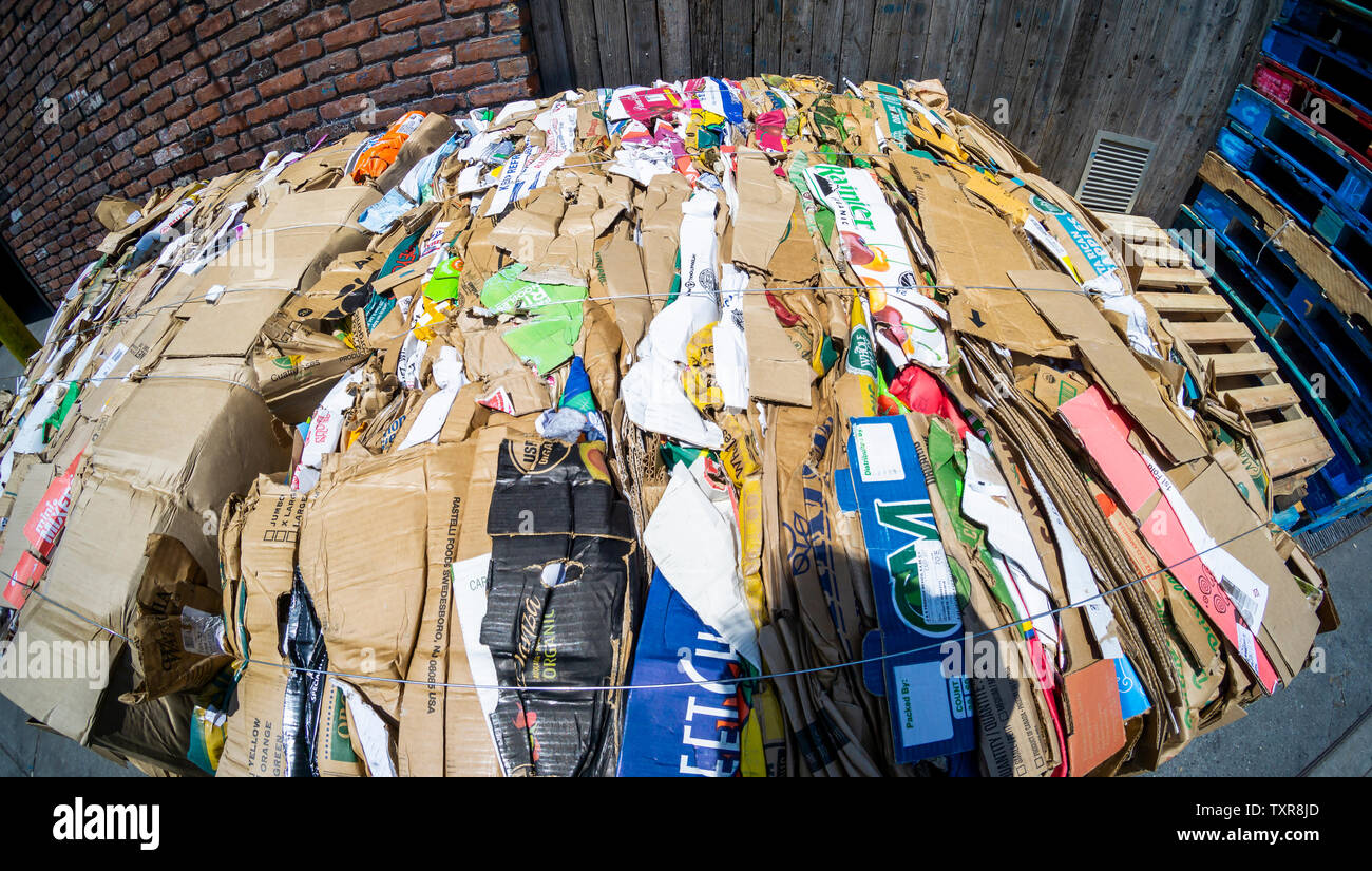 Waste paper bundled recycling -Fotos und -Bildmaterial in hoher ...