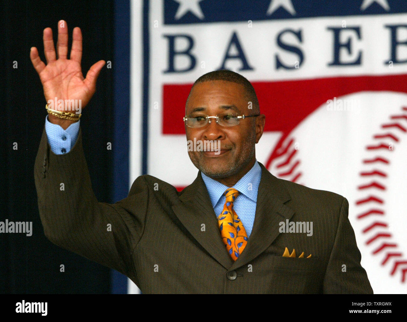 Baseball Hall of Famer Ozzie Smith Wellen, wie er vor 2005 Induktion ...