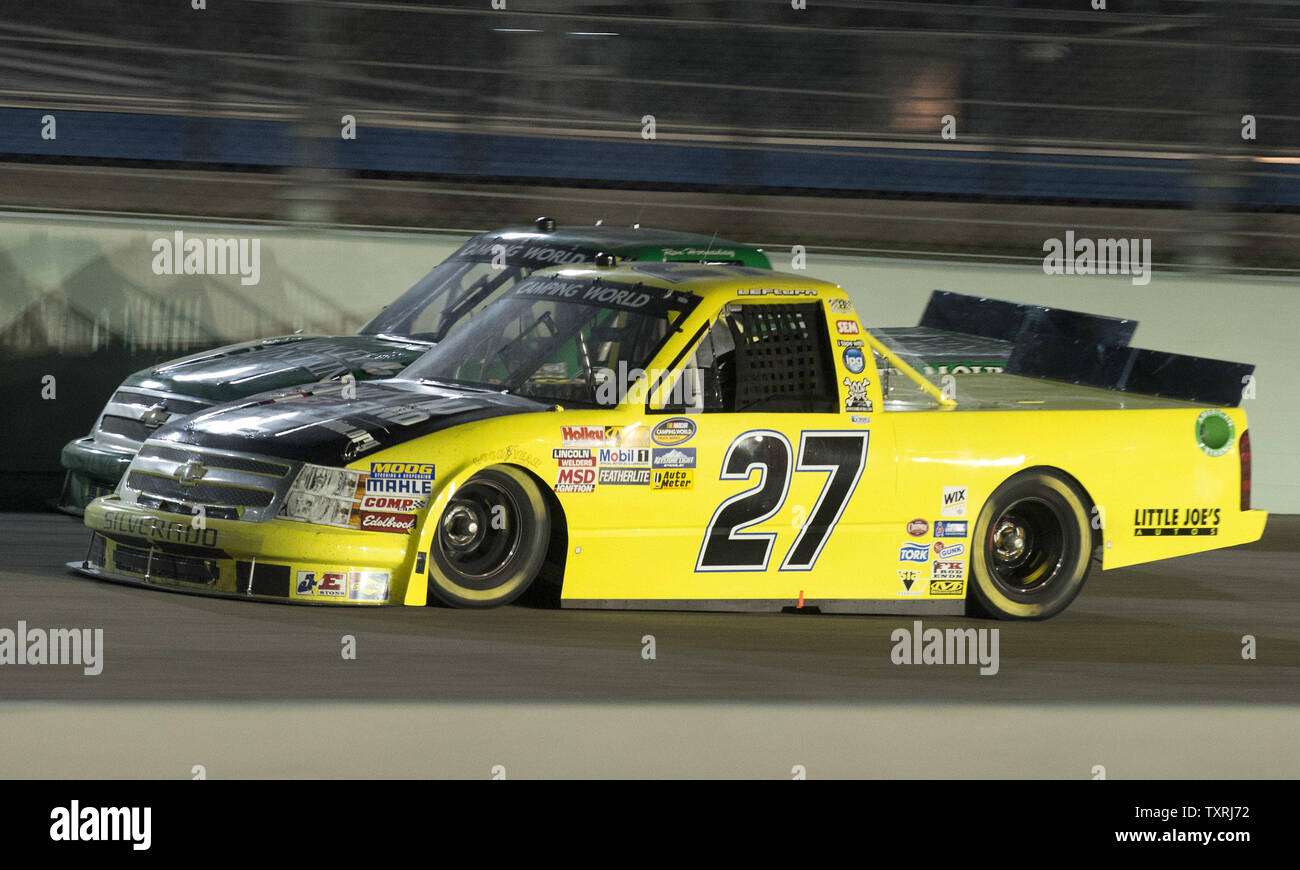 Treiber konkurrieren in der 2012 NASCAR Camping World Truck Series ...