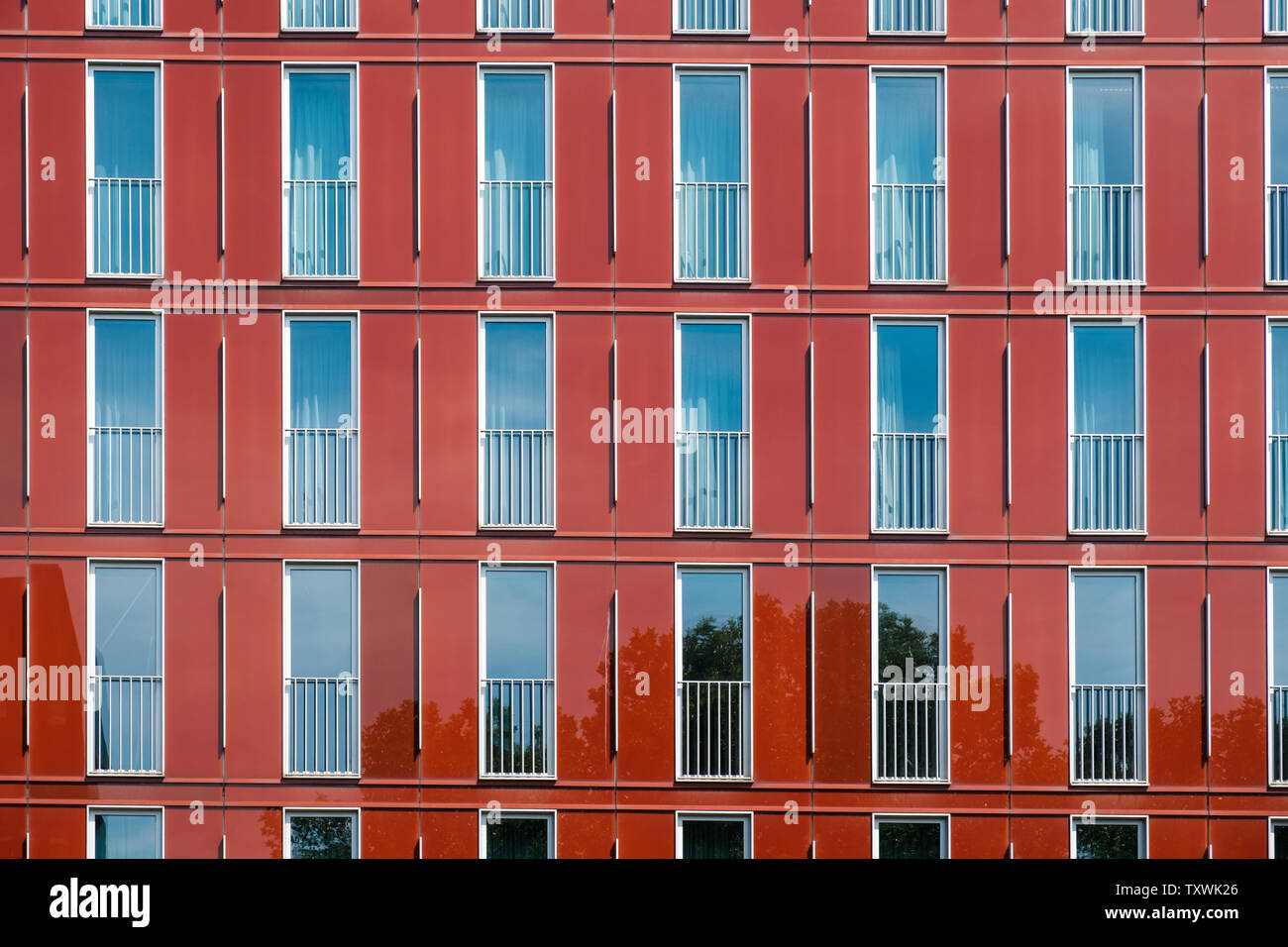 Hausfassade rosa -Fotos und -Bildmaterial in hoher Auflösung – Alamy
