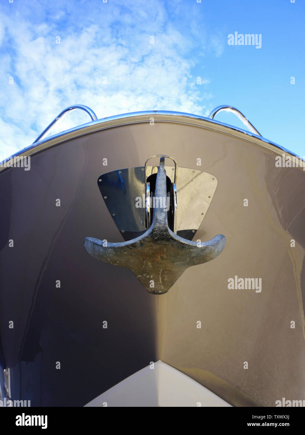 Yacht anker ansicht -Fotos und -Bildmaterial in hoher Auflösung – Alamy
