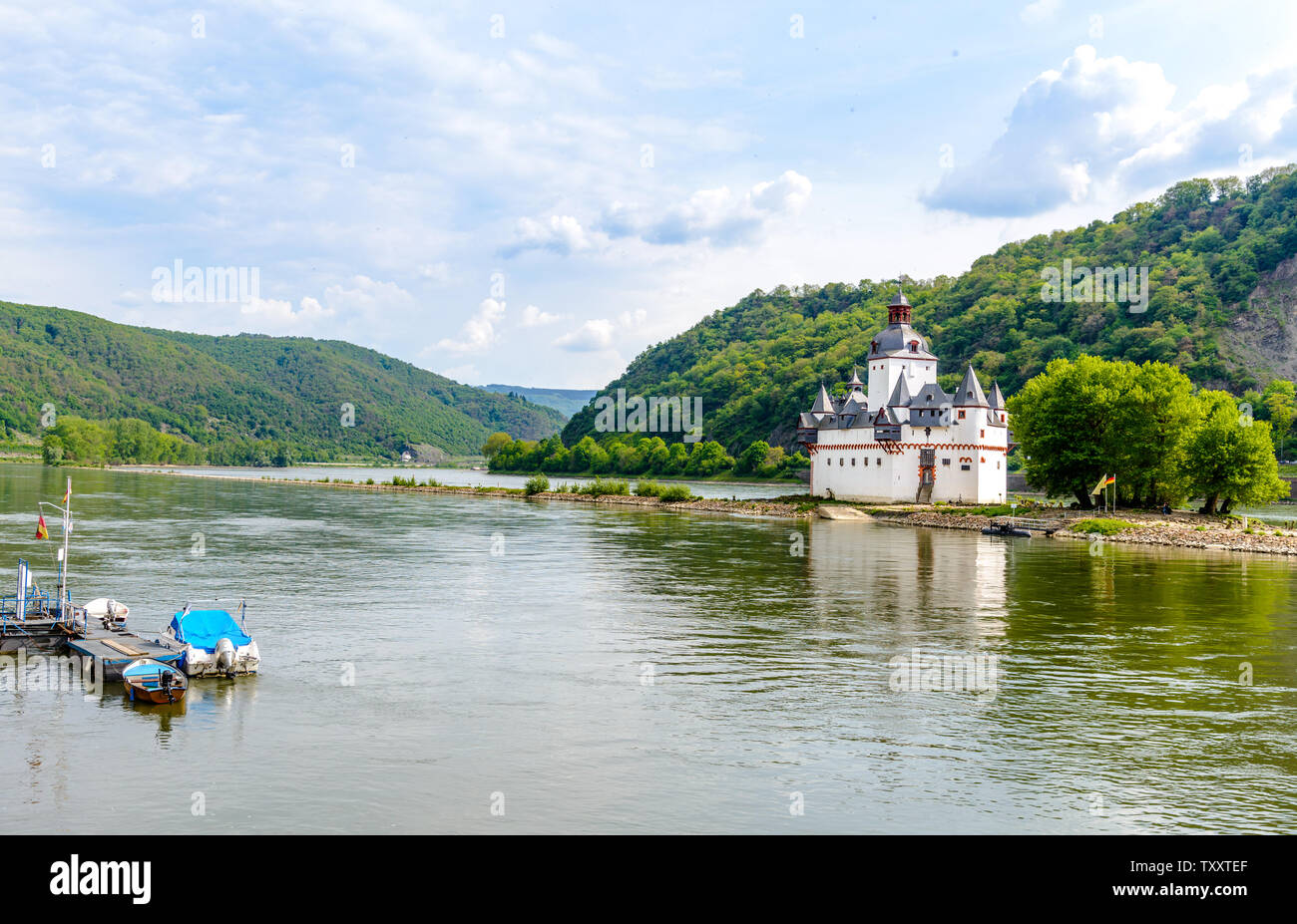 Burg rheinstein frühling -Fotos und -Bildmaterial in hoher Auflösung ...