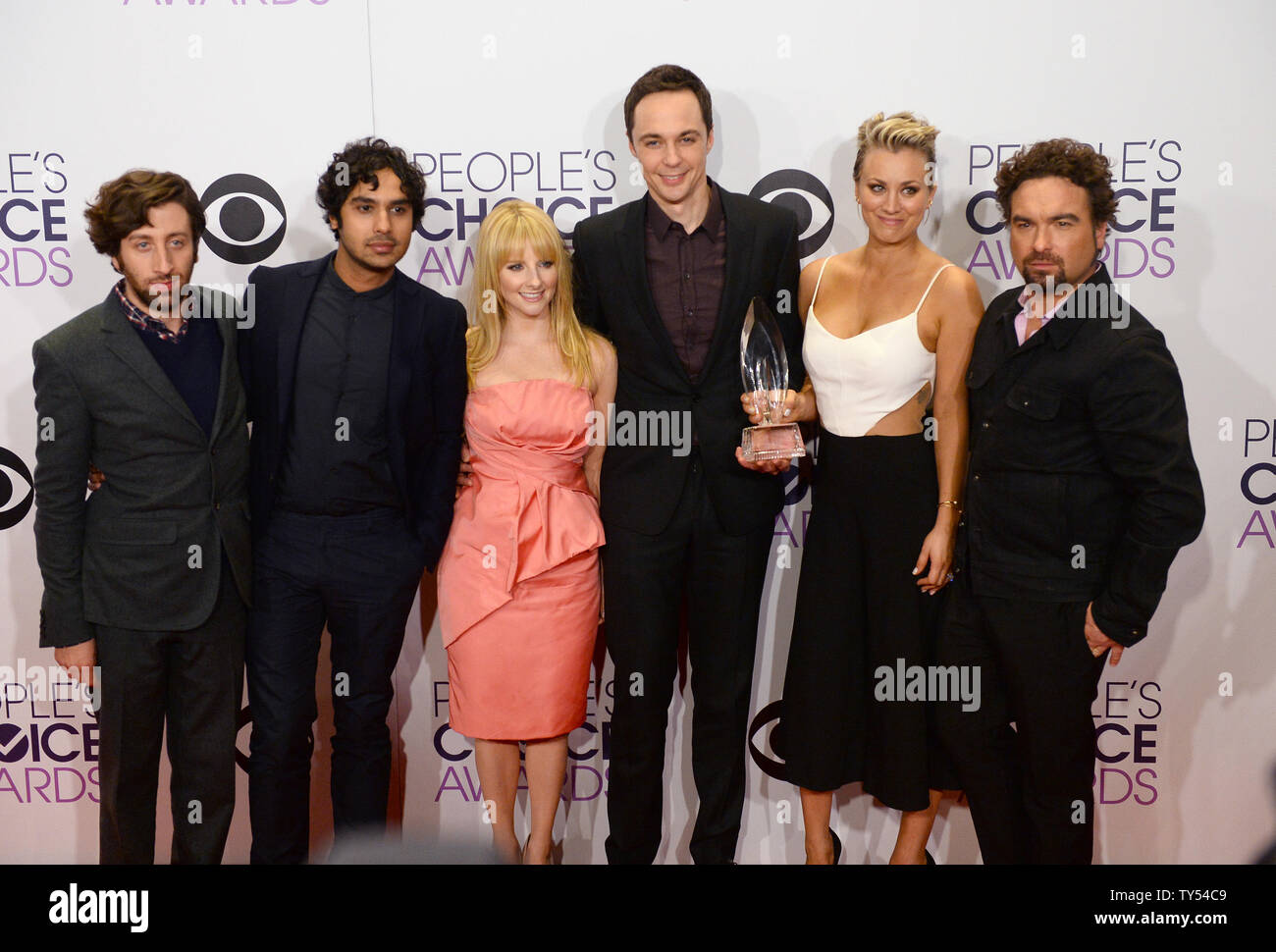 (L - R) Schauspieler Simon Helberg, Kunal Nayyar, Melissa Rauch, Jim ...