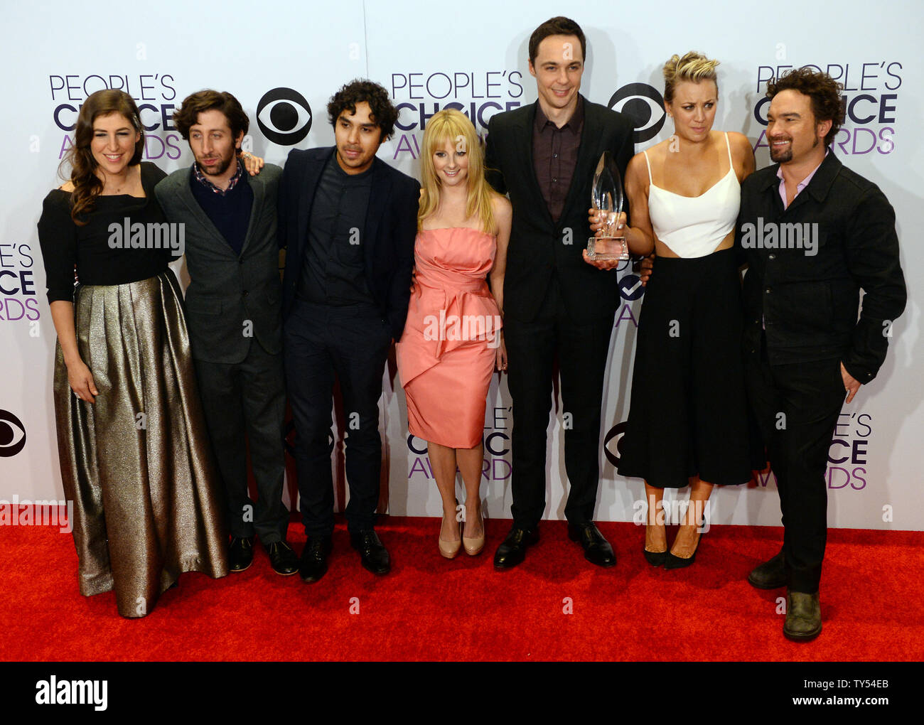 Darsteller im TV Comedy Serie "The Big Bang Theory" kerli Bialik, Simon Helberg, Kunal Nayyar ...