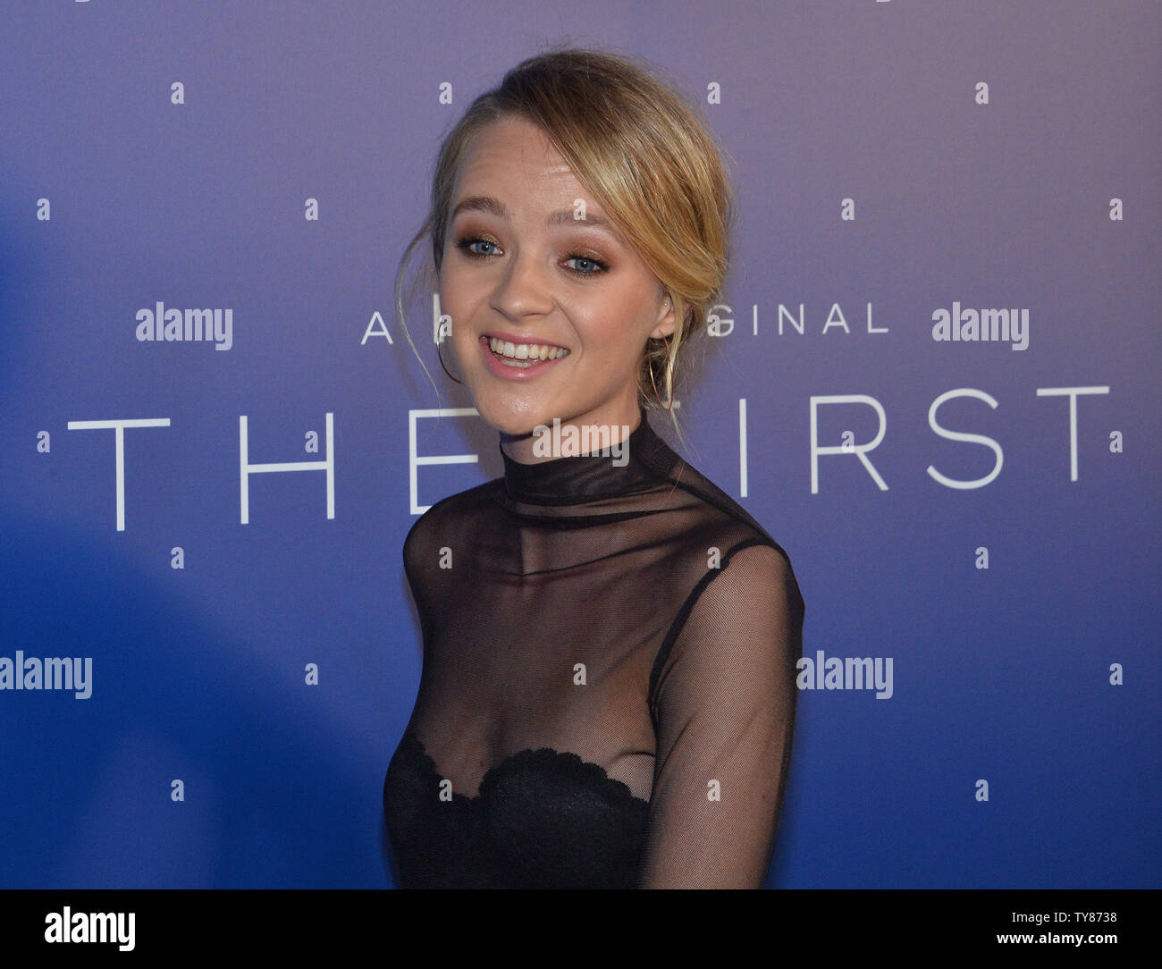 Warf Mitglied Anna Jacoby-Heron besucht die Premiere von Hulu sci-fi ...