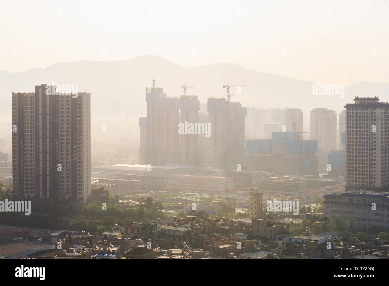 Luft verschmutzte stadt -Fotos und -Bildmaterial in hoher Auflösung – Alamy