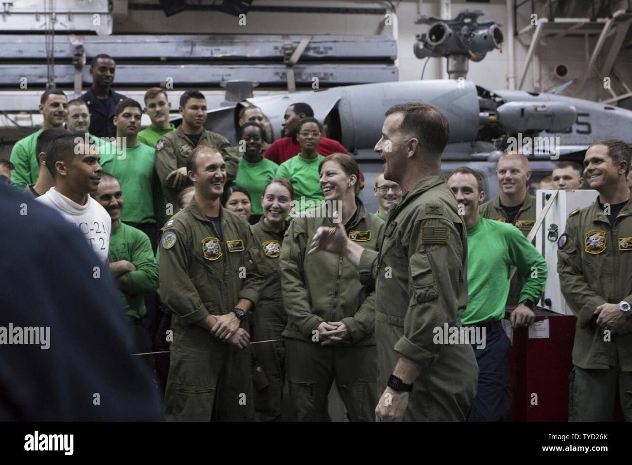 Ozean (Nov. 1, 2016) Kapitän Mark Melson, Kommandierender Offizier der ...