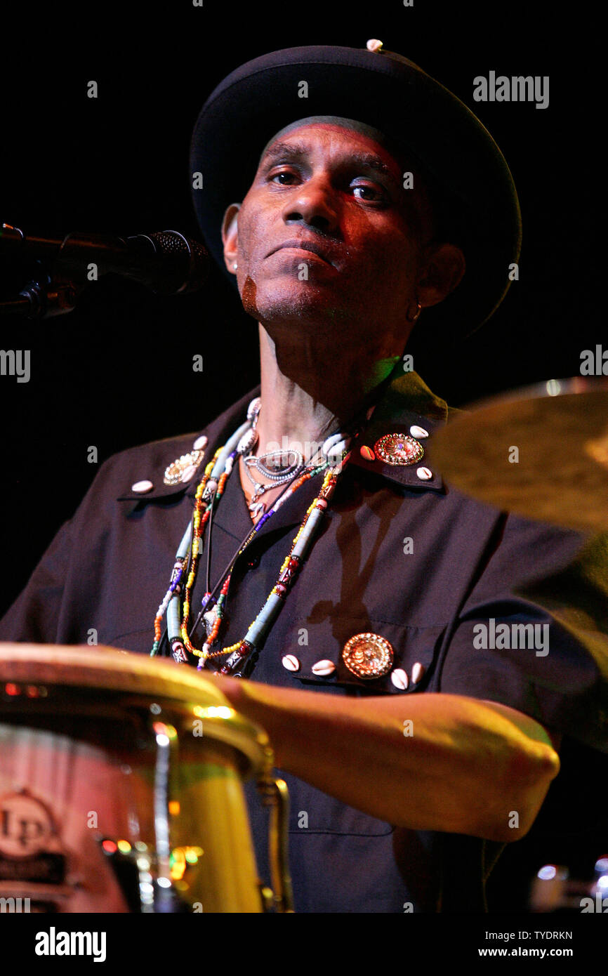 Cyril neville -Fotos und -Bildmaterial in hoher Auflösung – Alamy