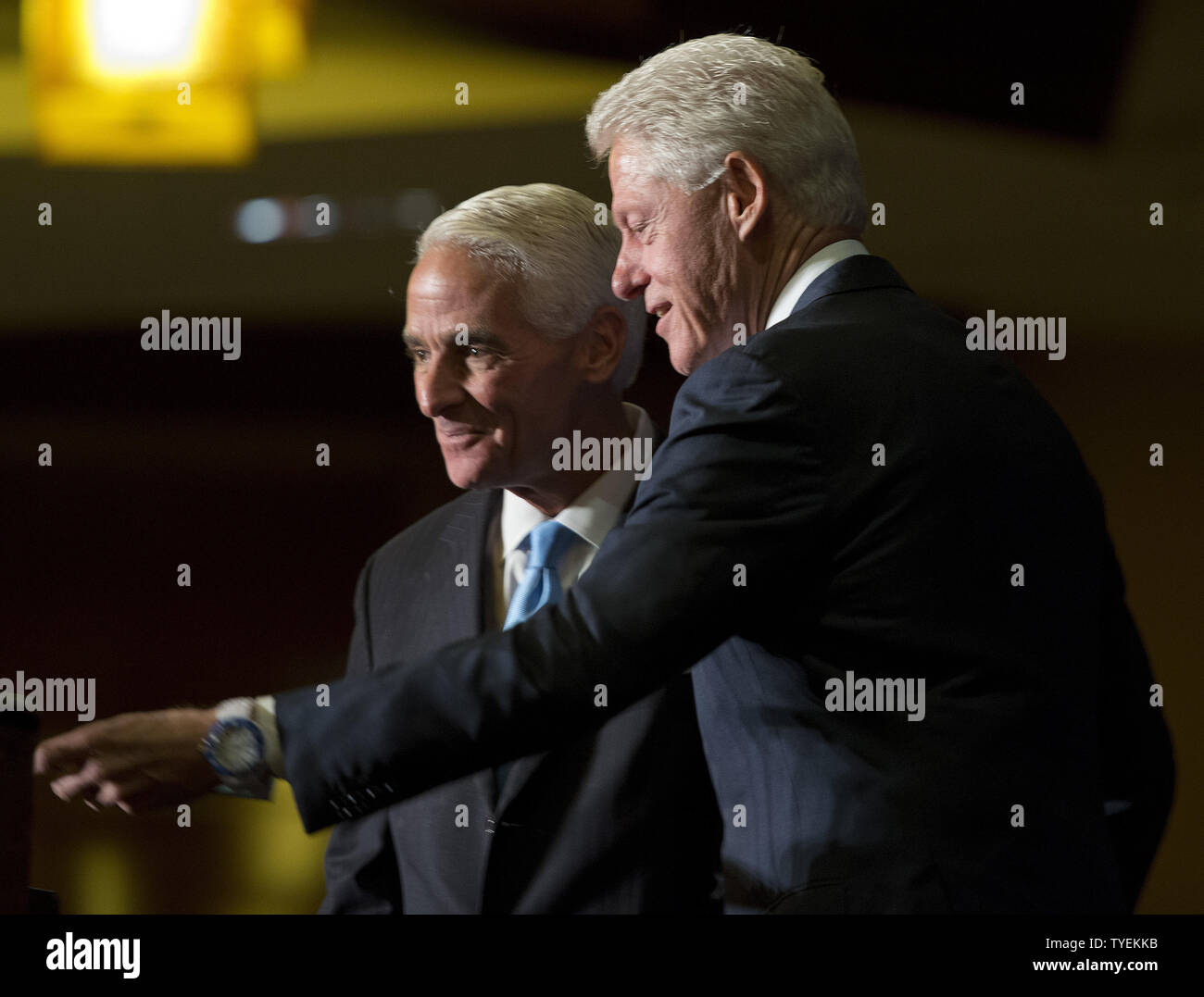 Der ehemalige Präsident Bill Clinton (R) Kampagnen für Florida ...