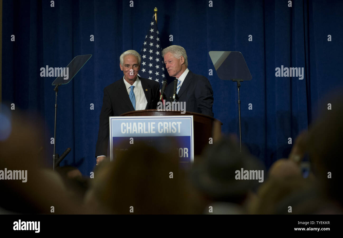 Der ehemalige Präsident Bill Clinton (R) Kampagnen für Florida ...