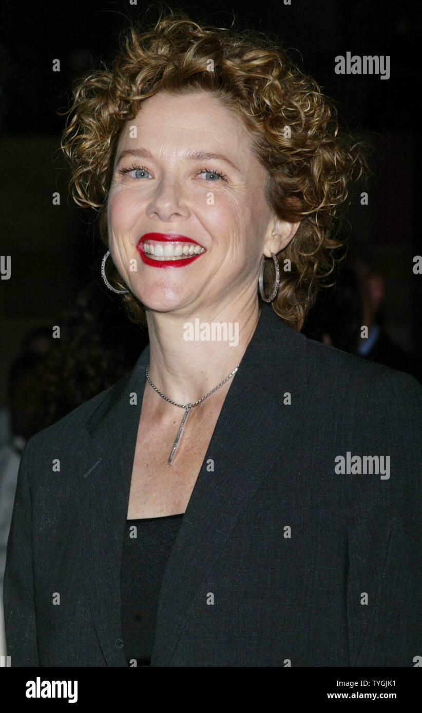 Annette Bening stellt für Bilder mit 25 Das zweite Bühne Theater ...