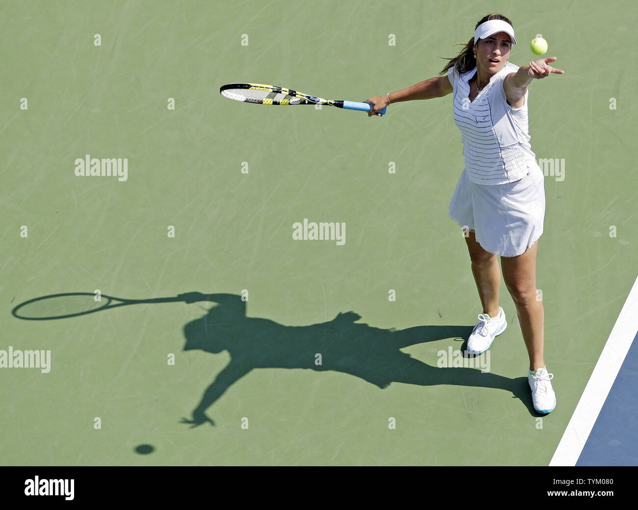 Aravane Rezai aus Frankreich dient der Beatrice Capra der USA Im ersten ...