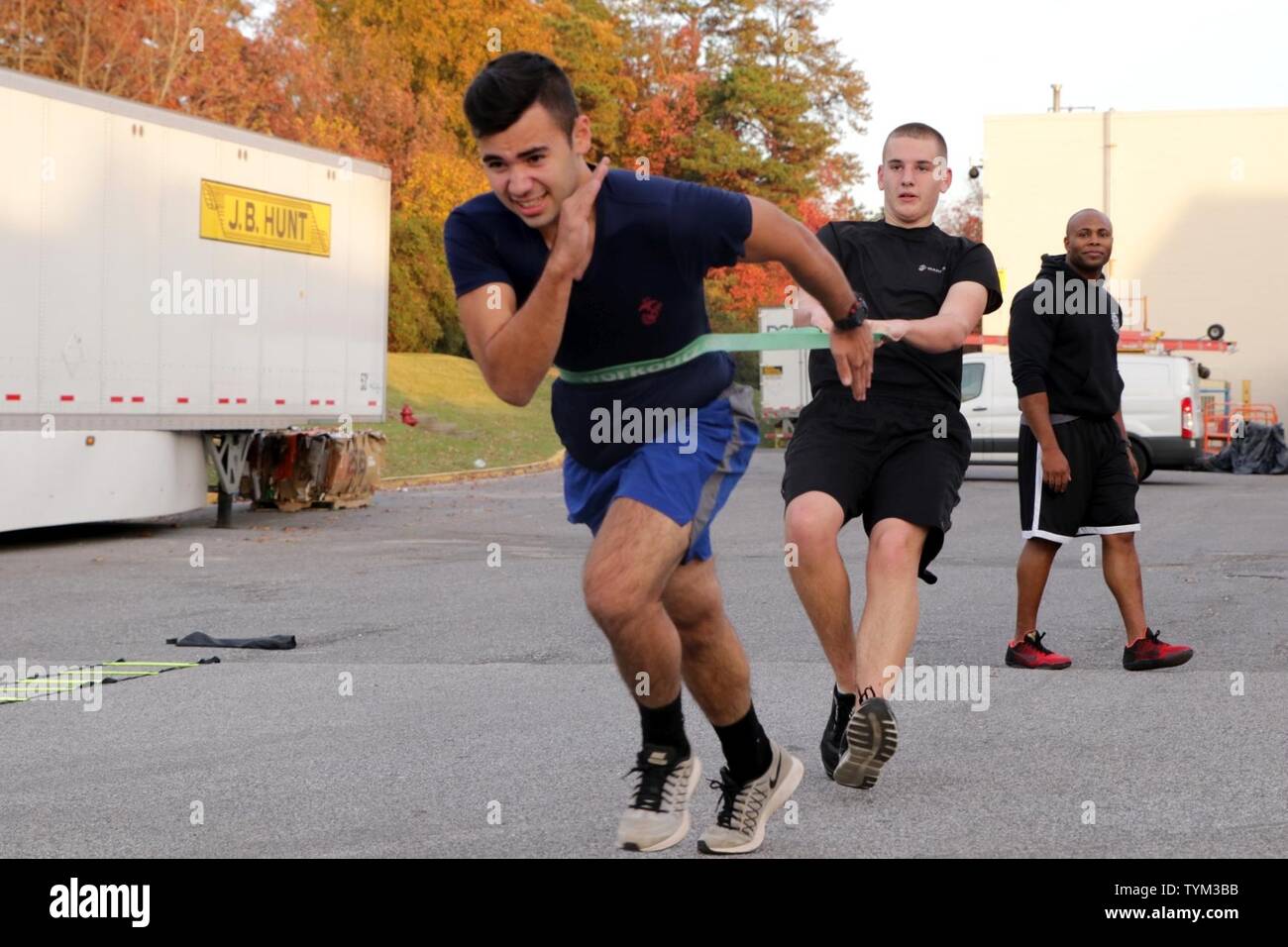 Demetri E. Ramos mit Marine Corps Recruiting Sub-Station Glen Burnie ...