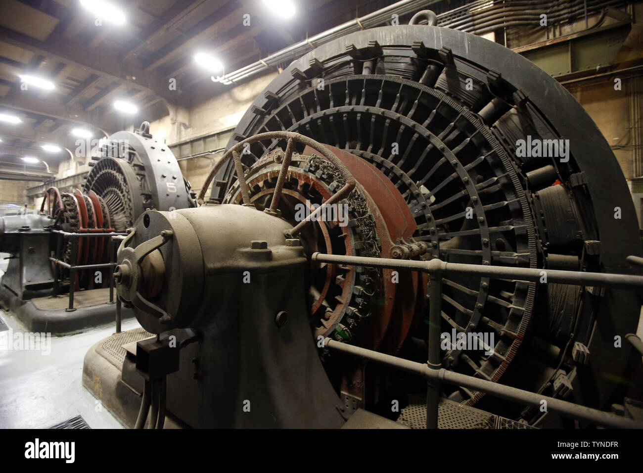 Antique generator -Fotos und -Bildmaterial in hoher Auflösung – Alamy