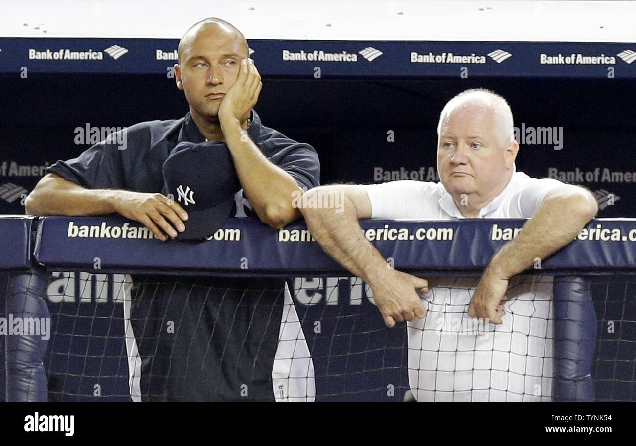 New York Yankees Derek Jeter und Steve Donohue stand in der Grub im ...