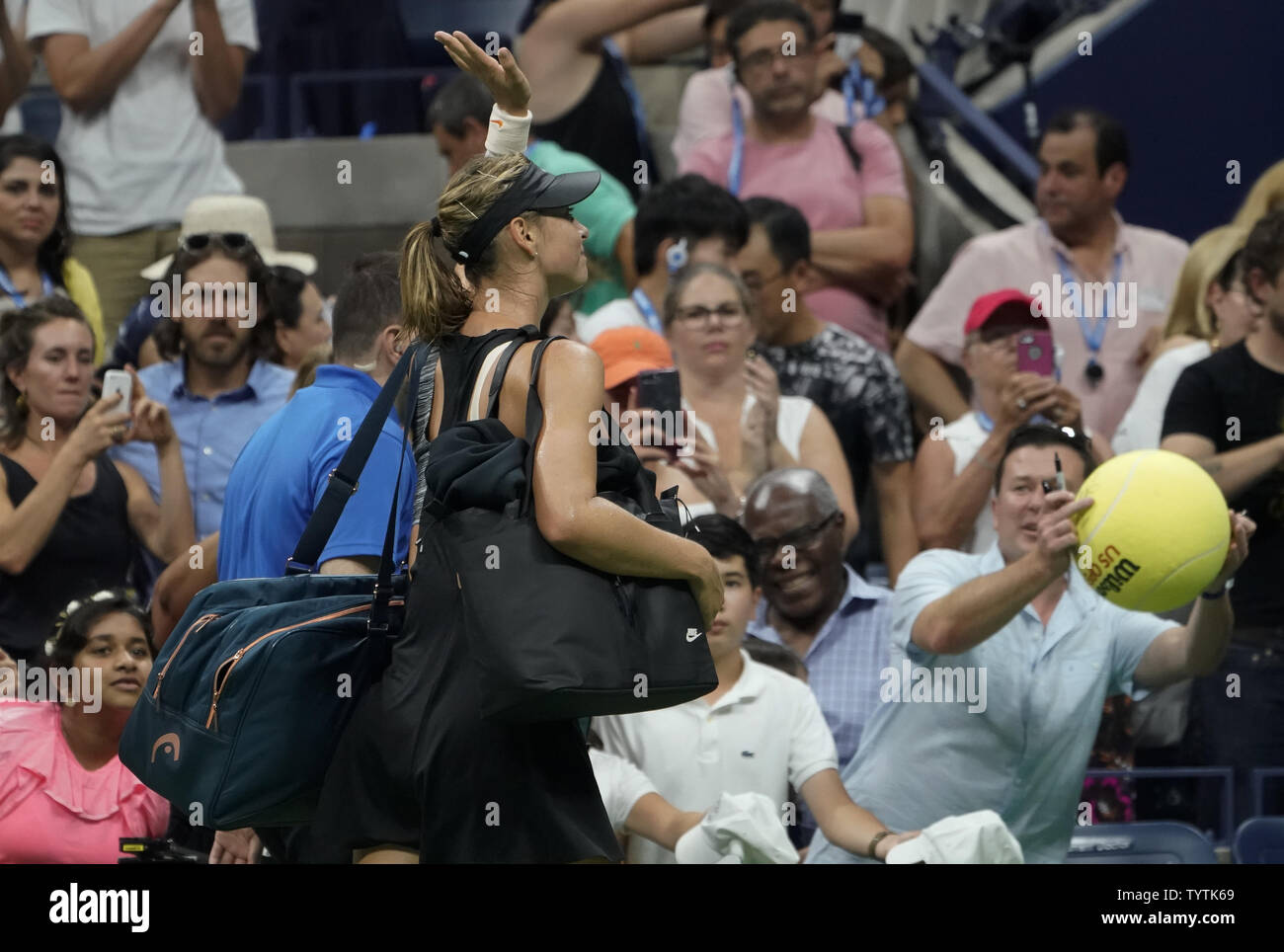 Maria Sharapova von Russland verlässt den Hof nach dem Verlust an Carla ...