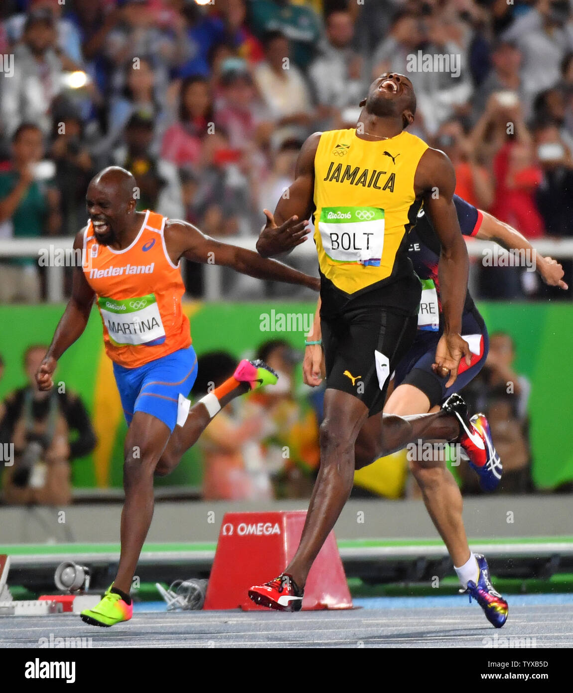 Usain Bolt aus Jamaika feiert nach dem Gewinn der Goldmedaille im 200 m ...