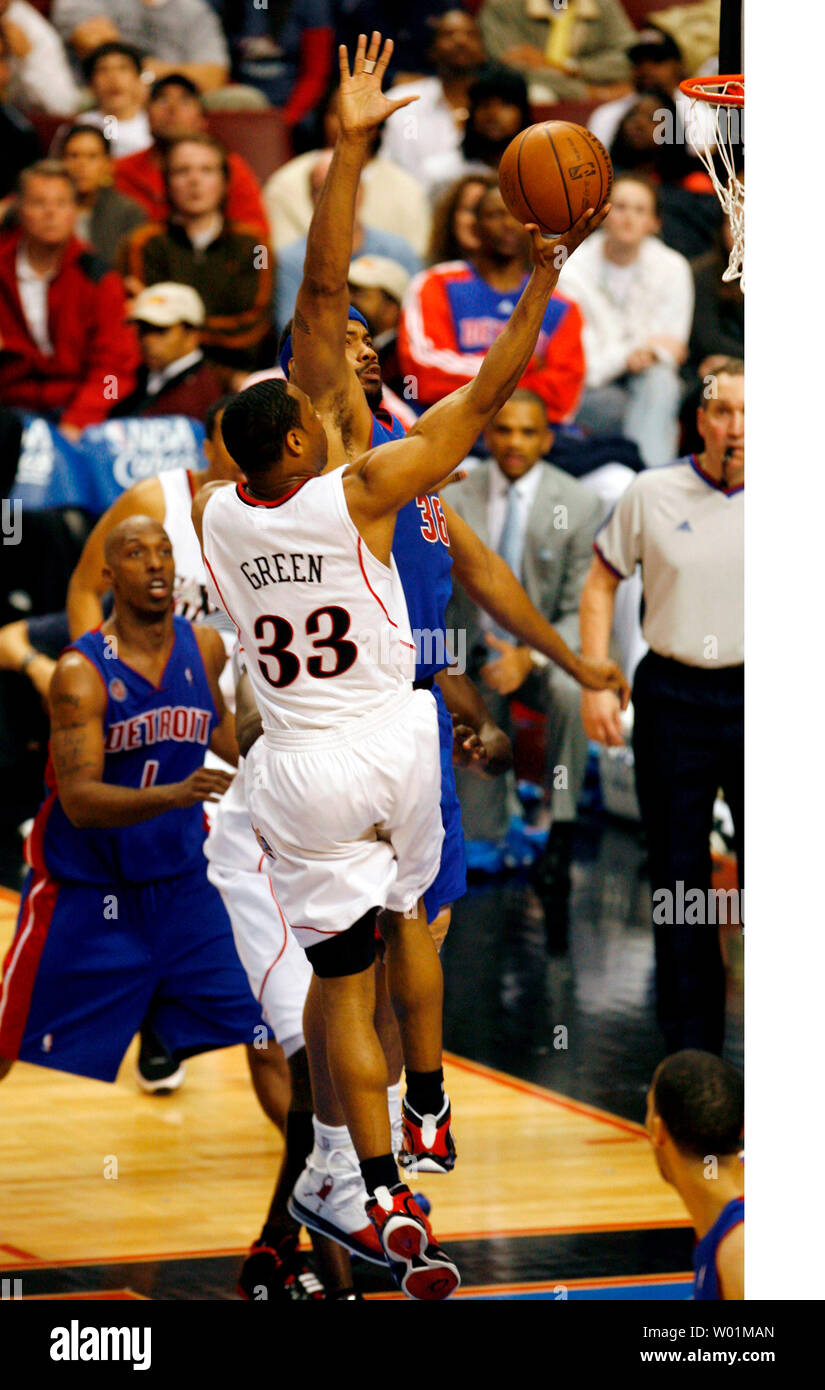 Detroit Pistons Rasheed Williams hoch einen Schuss von Philadelphia ...