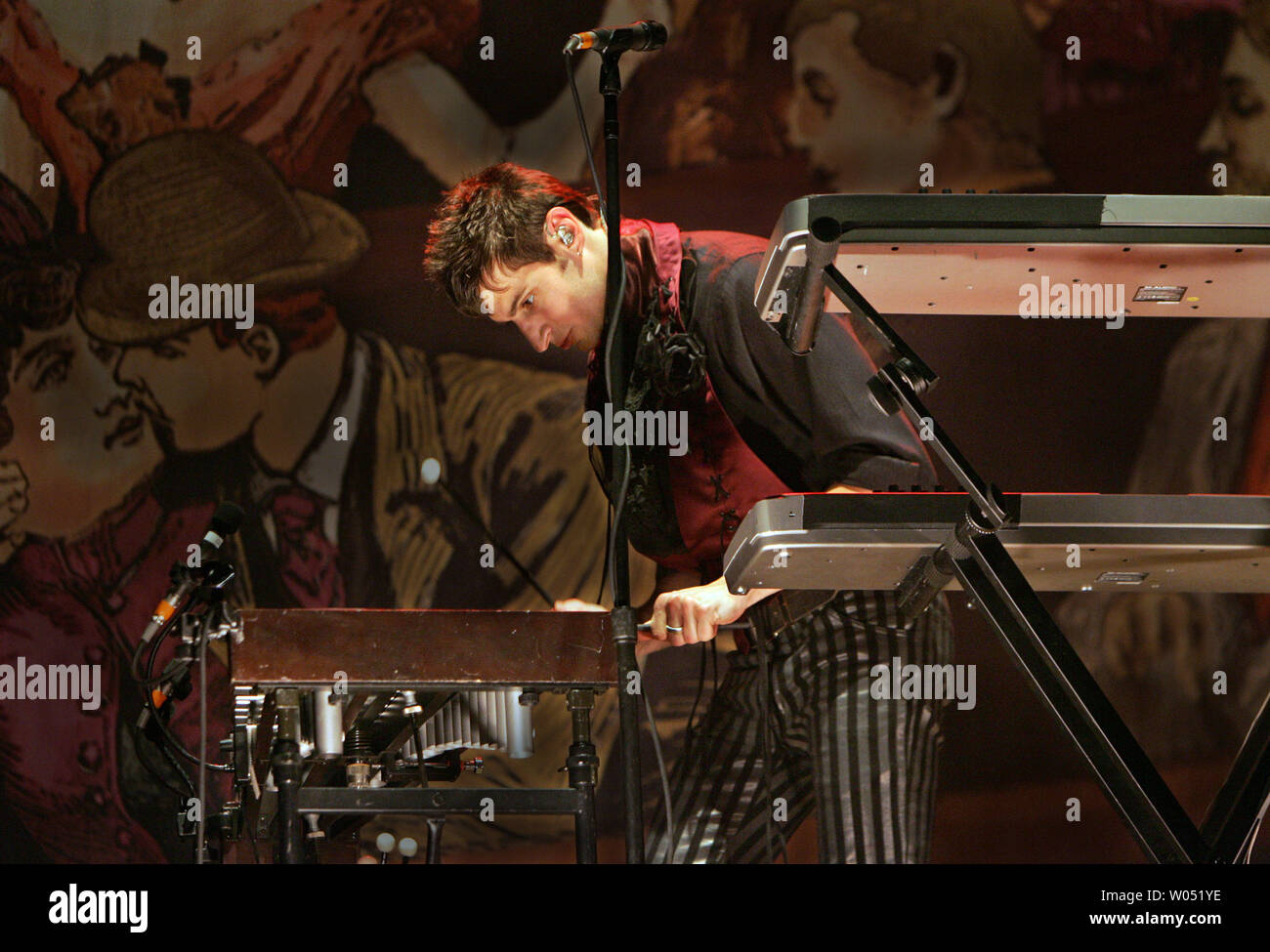 Eric Ronick spielt mit Panik! In der Disco, wie Sie ausführen, im ...