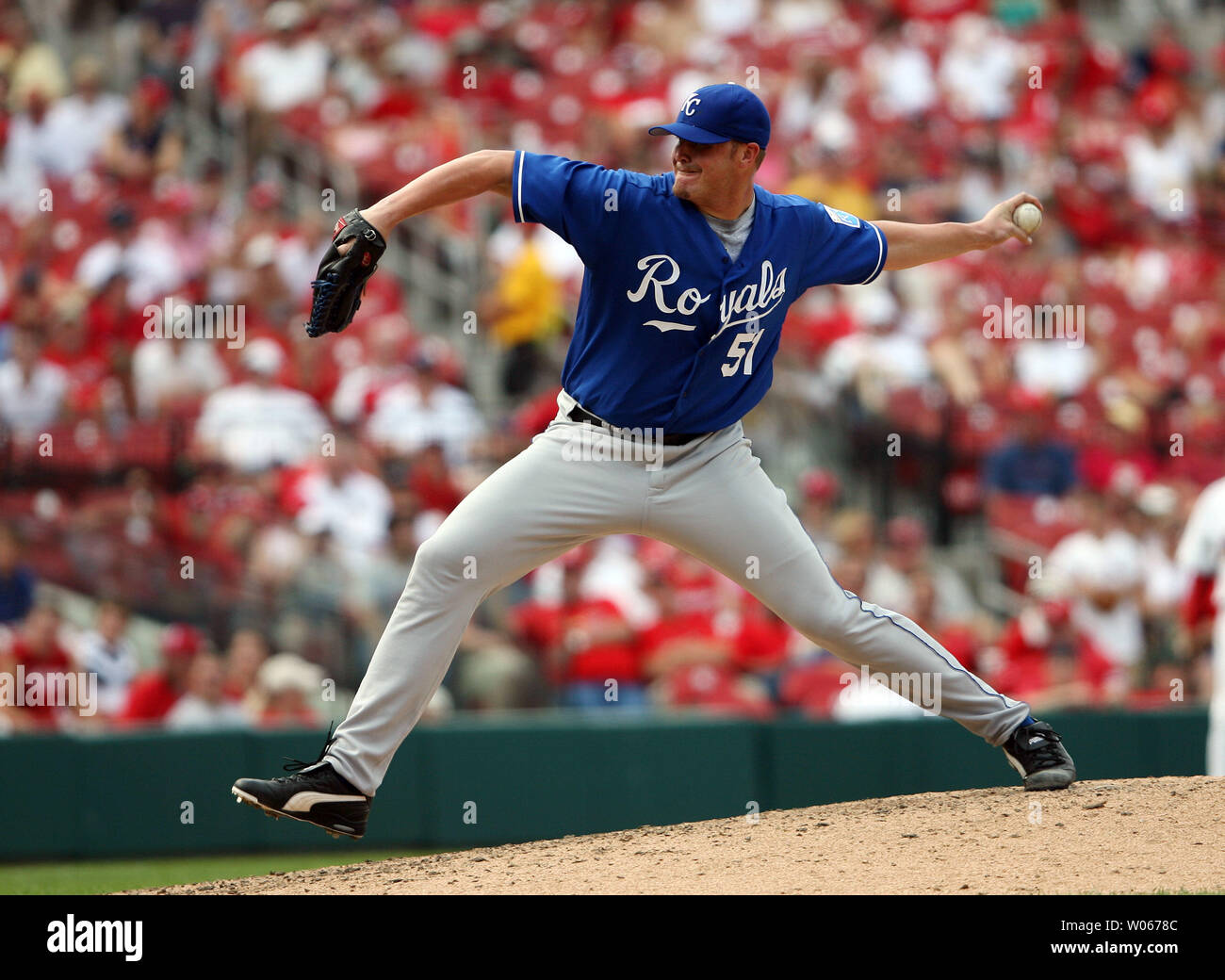 Kansas City Royals Krug Andrew Sisco liefert einen Pitch auf die St ...