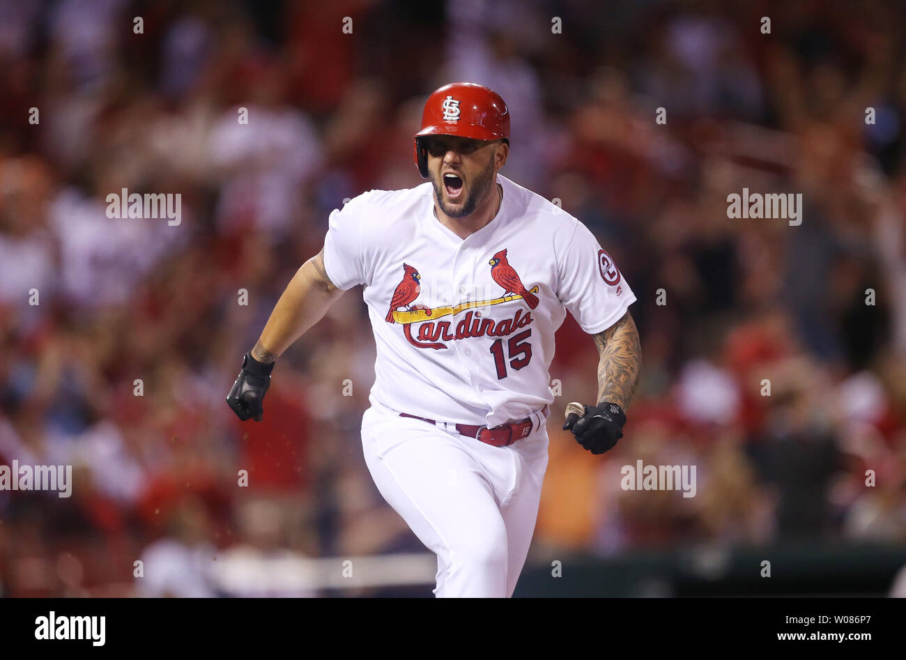 St. Louis Cardinals Matt Adams schreit als Er schlägt zwei RBI double ...