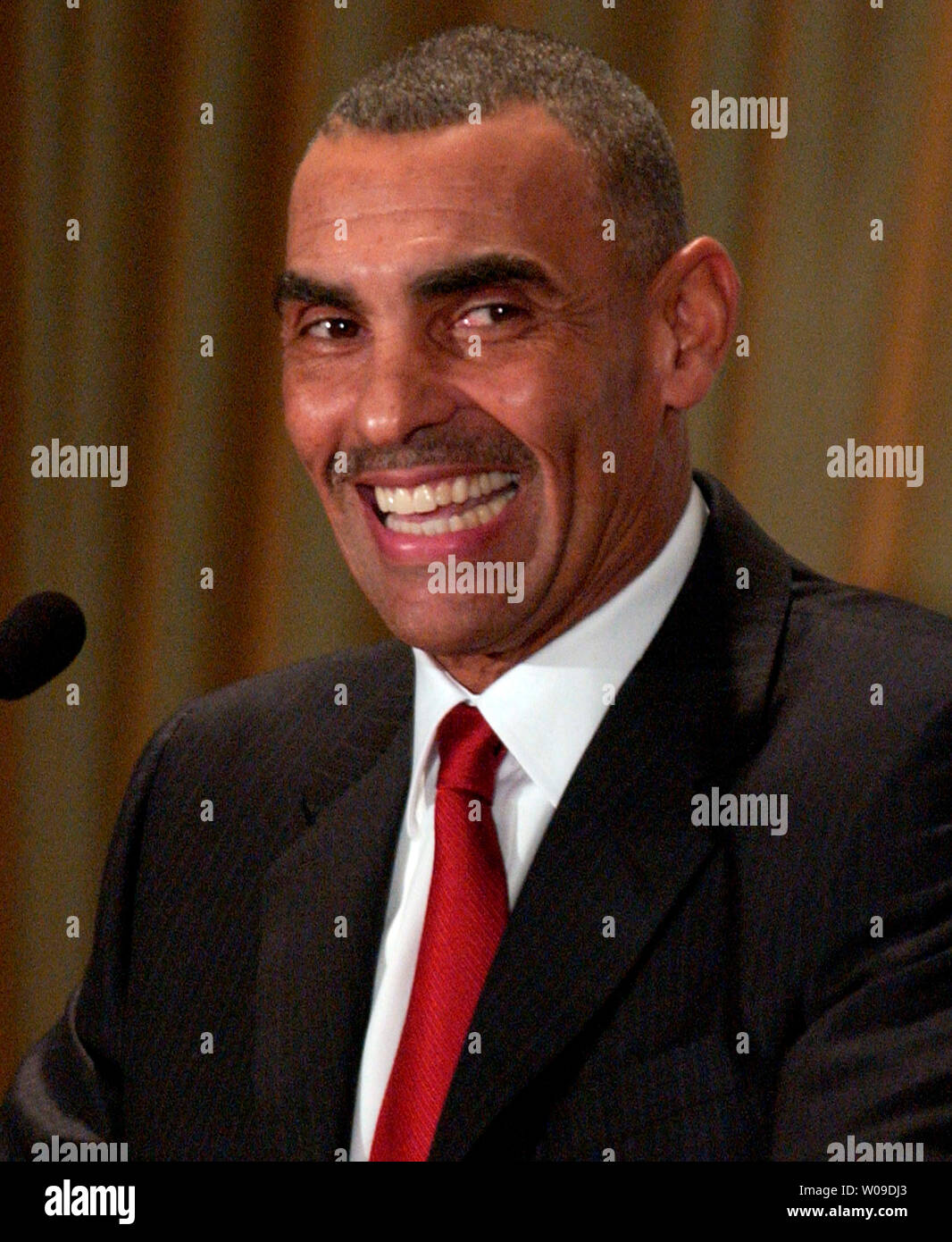 Die Kansas City Chiefs angekündigt Herm Edwards als neuen Head Coach ...