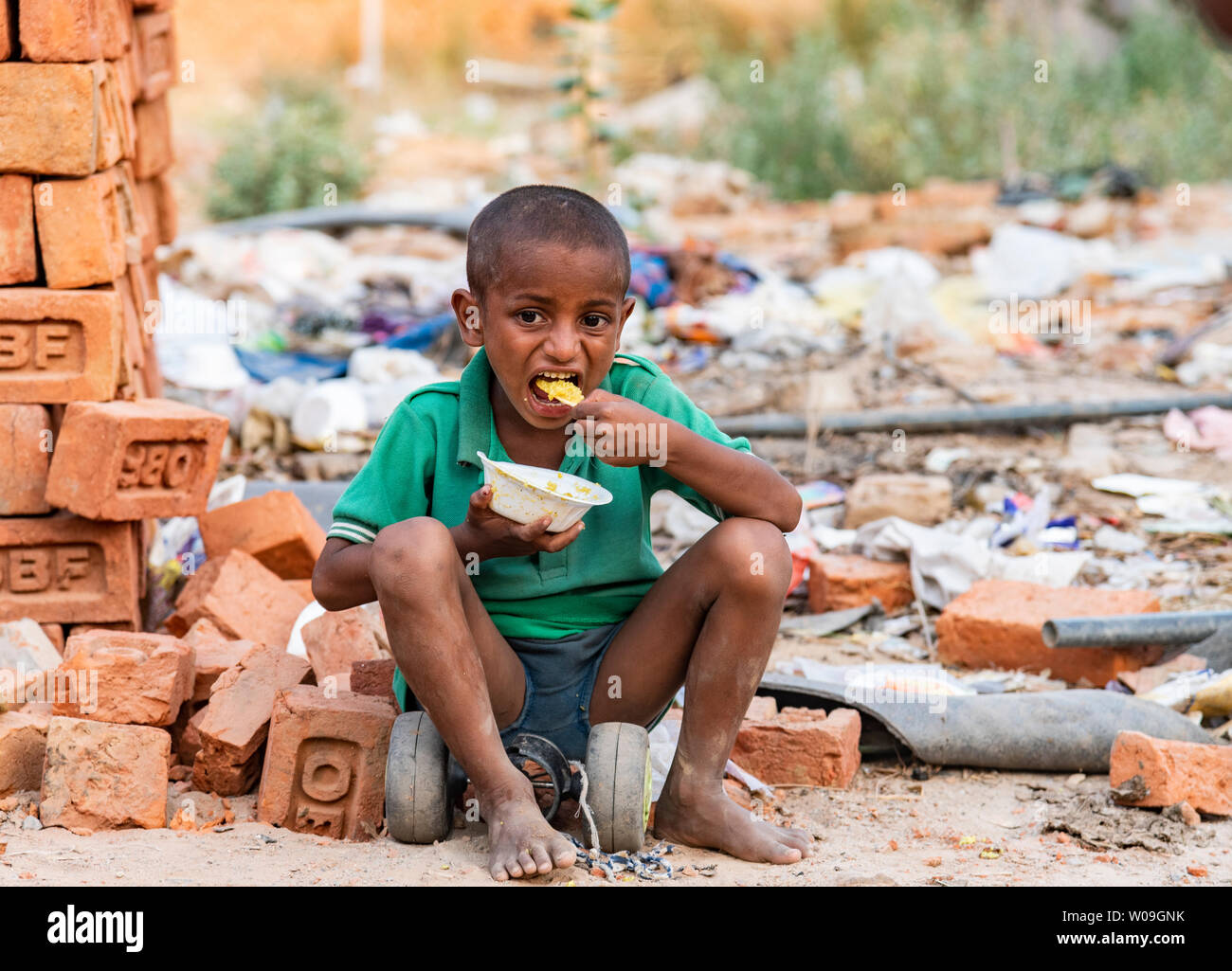 Verhungernde kinder in indien -Fotos und -Bildmaterial in hoher ...