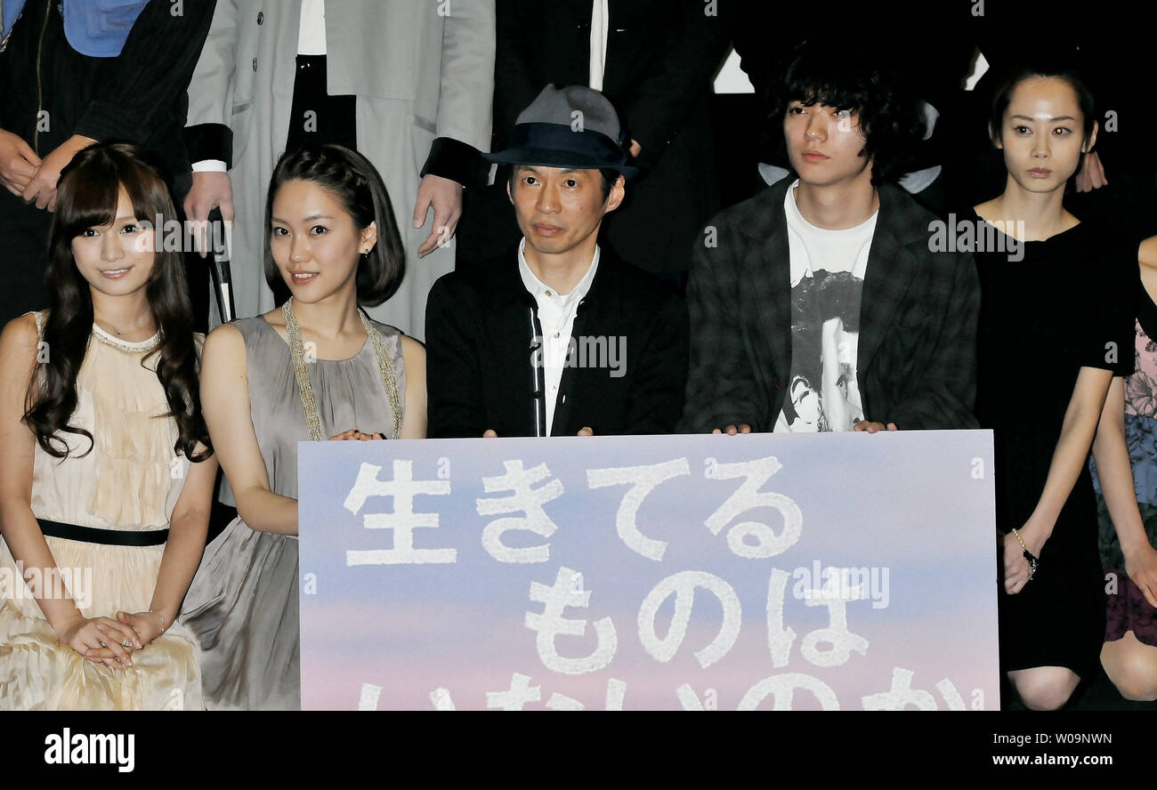 (L - R) japanische Modell Eri Aoki, Modell Konatsu Tanaka, Direktor Gakuryu Ishii, Schauspieler ...