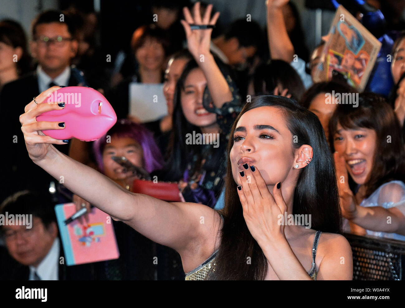 Sofia carson japan -Fotos und -Bildmaterial in hoher Auflösung – Alamy