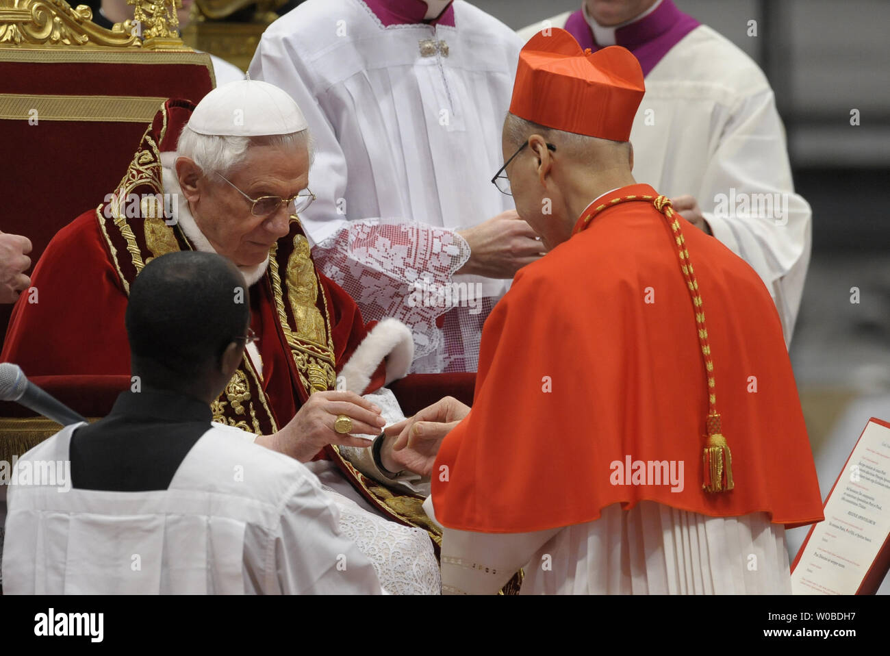 Kardinal john tong hon -Fotos und -Bildmaterial in hoher Auflösung – Alamy