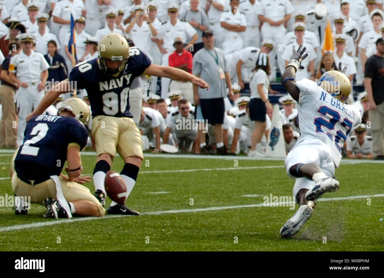 Die marine Matthew Harmon (90) hat seine Extrapunkt Versuch in die ...