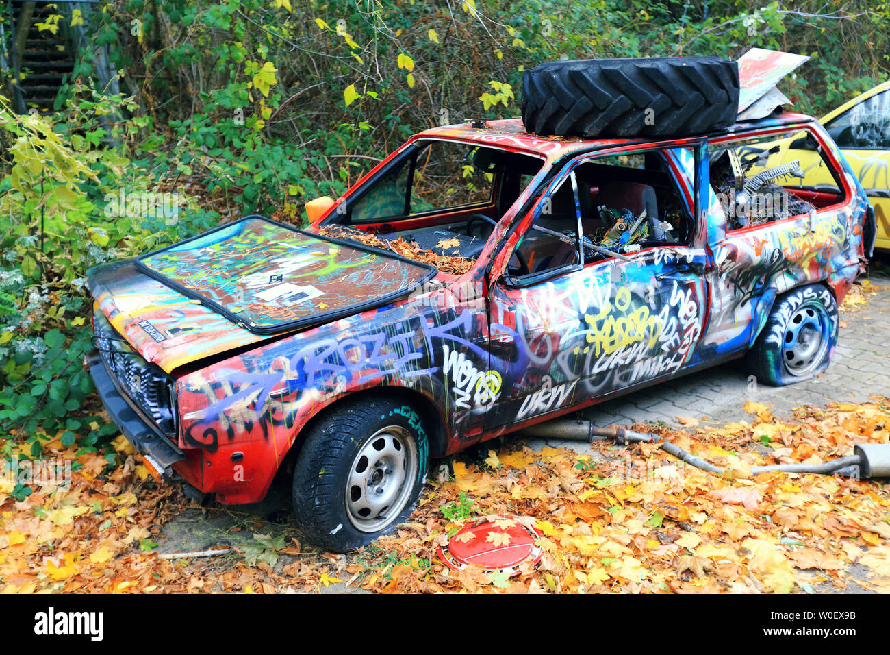 Platten reifen des autos -Fotos und -Bildmaterial in hoher Auflösung ...