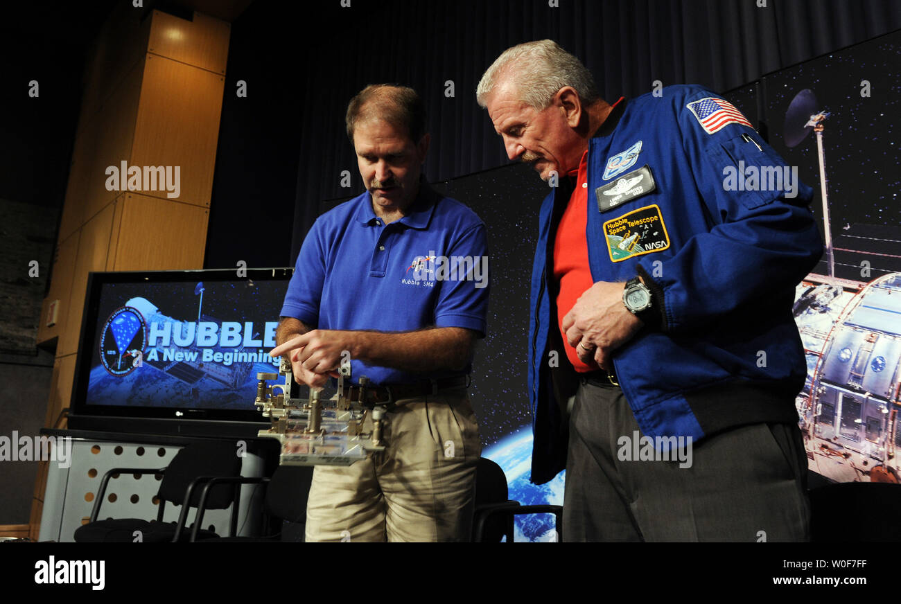 Der astronaut john grunsfeld -Fotos und -Bildmaterial in hoher ...