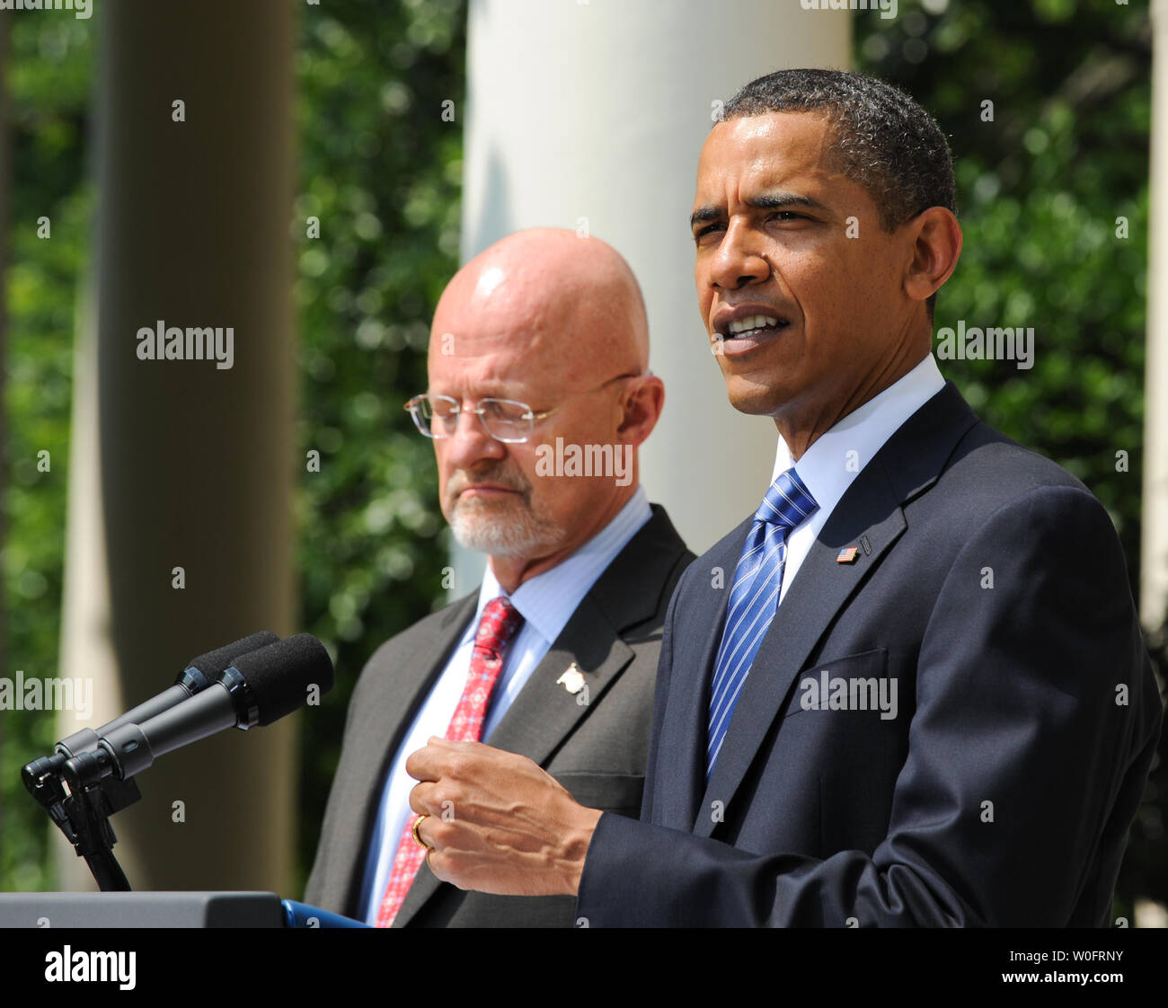 Us-Präsident Barack Obama (R) spricht, neben seinem designierten ...