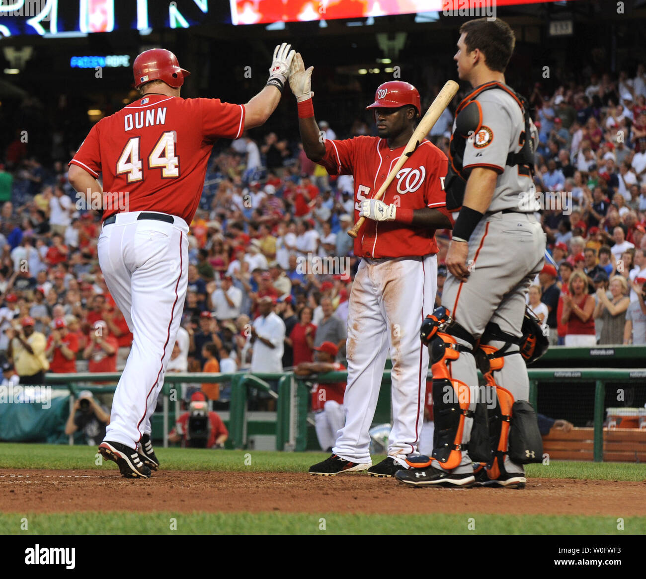 Washington Angehörigen Adam Dunn (44) gratuliert durch ...