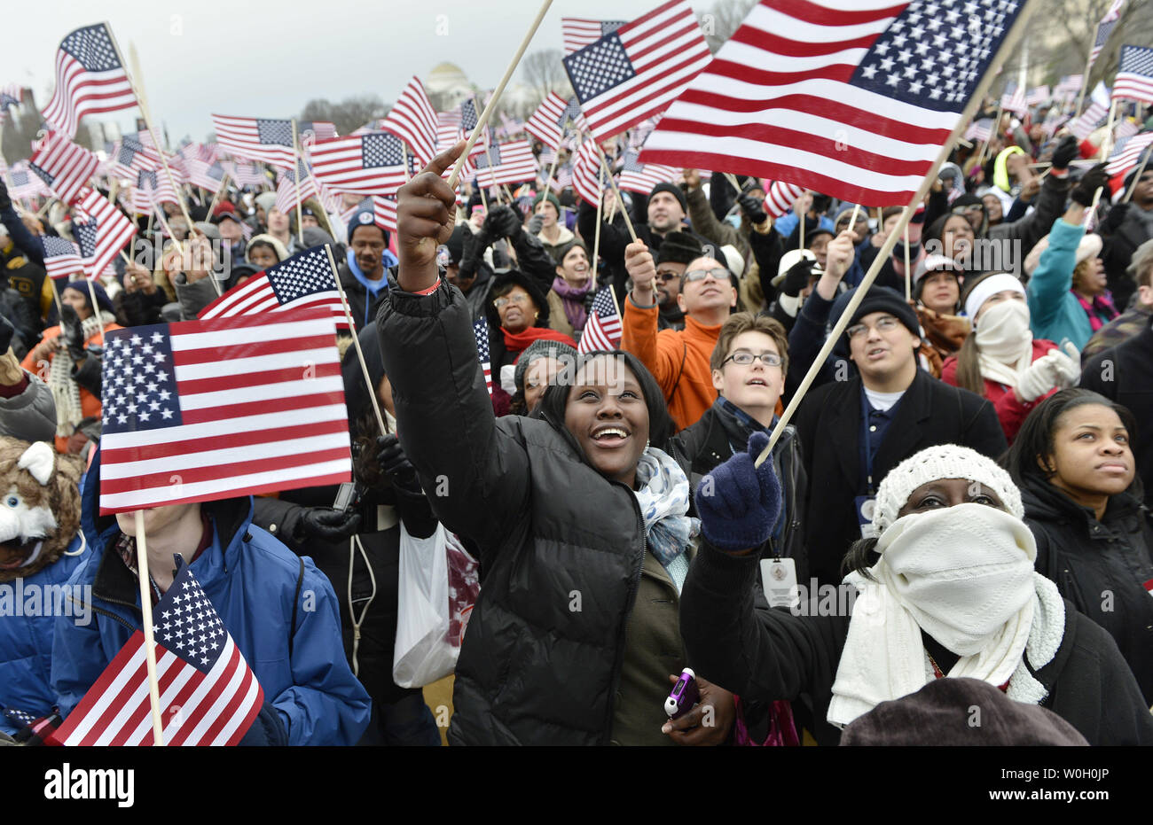 Anhänger von US-Präsident Barack Obama jubeln als er Vereidigte für ...