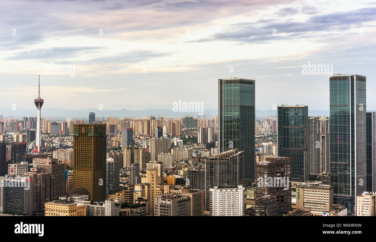 Chengdu skyline -Fotos und -Bildmaterial in hoher Auflösung – Alamy