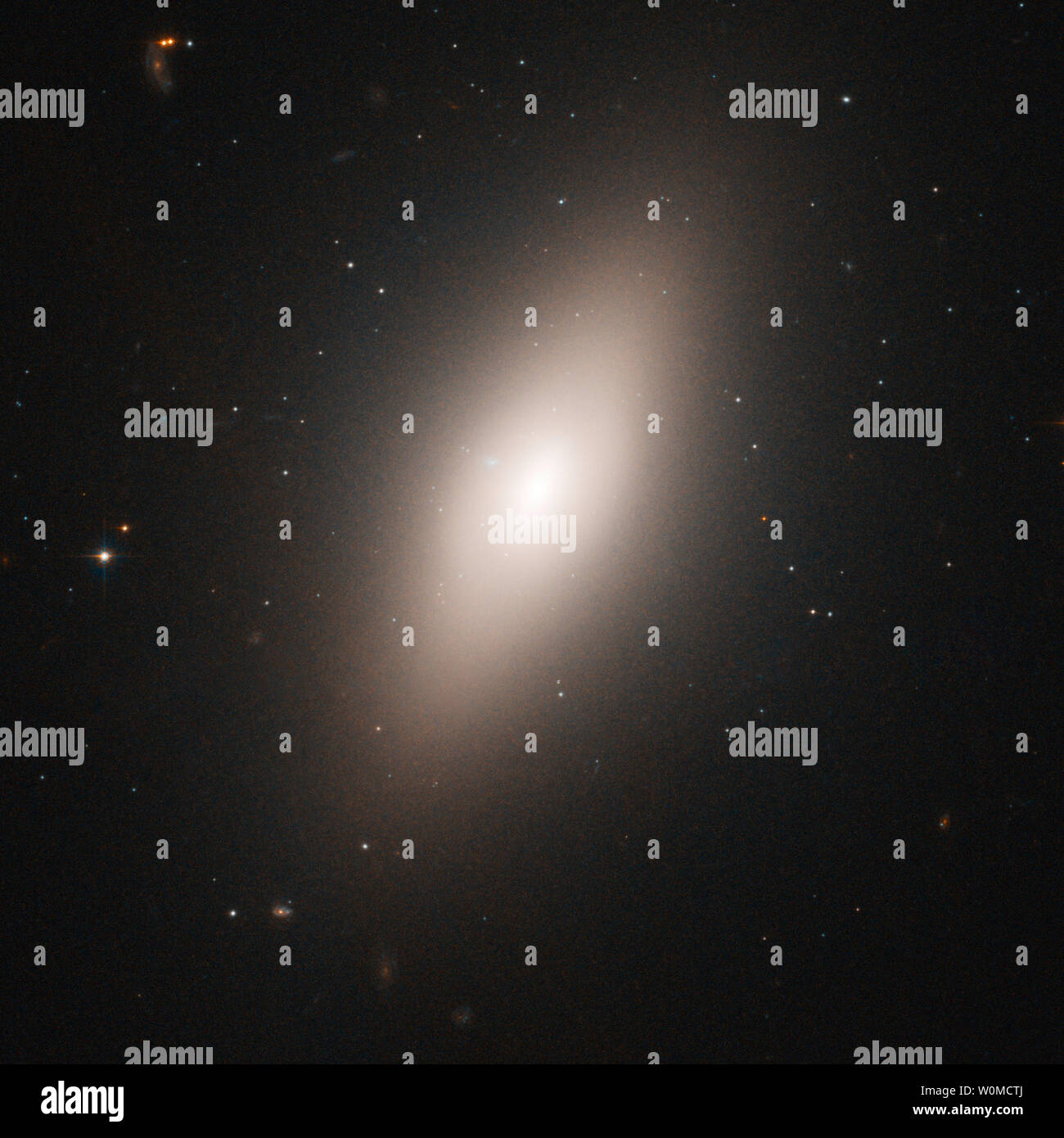 Elliptische galaxie -Fotos und -Bildmaterial in hoher Auflösung – Alamy