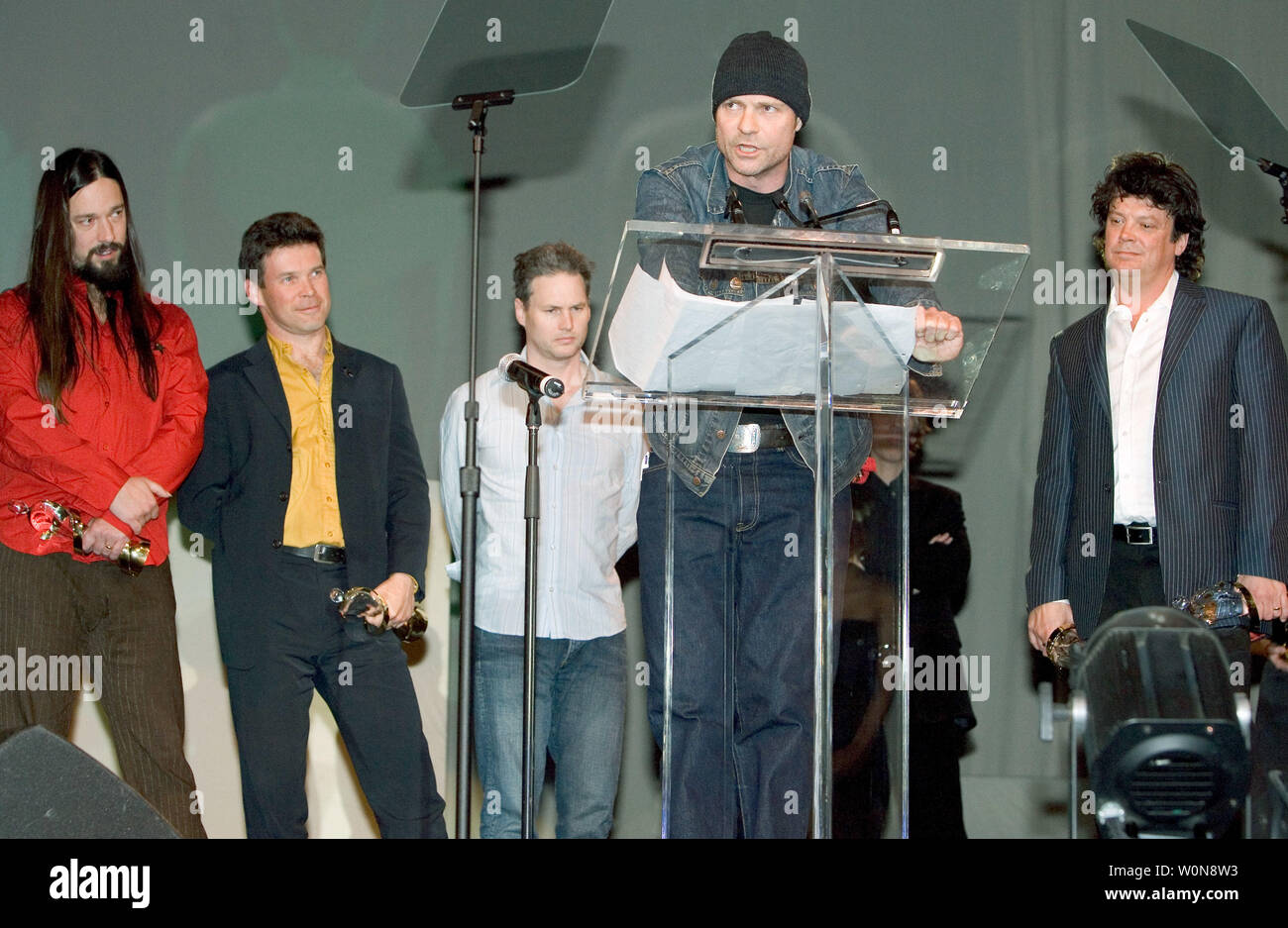 Ontario Rocker auf der Bühne von Links, Rob Baker, Gord Sinclair ...