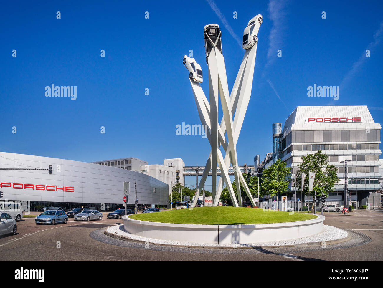 Porsche Skulptur am Porscheplatz in Stuttgard-Zuffenhausen im Porsche ...