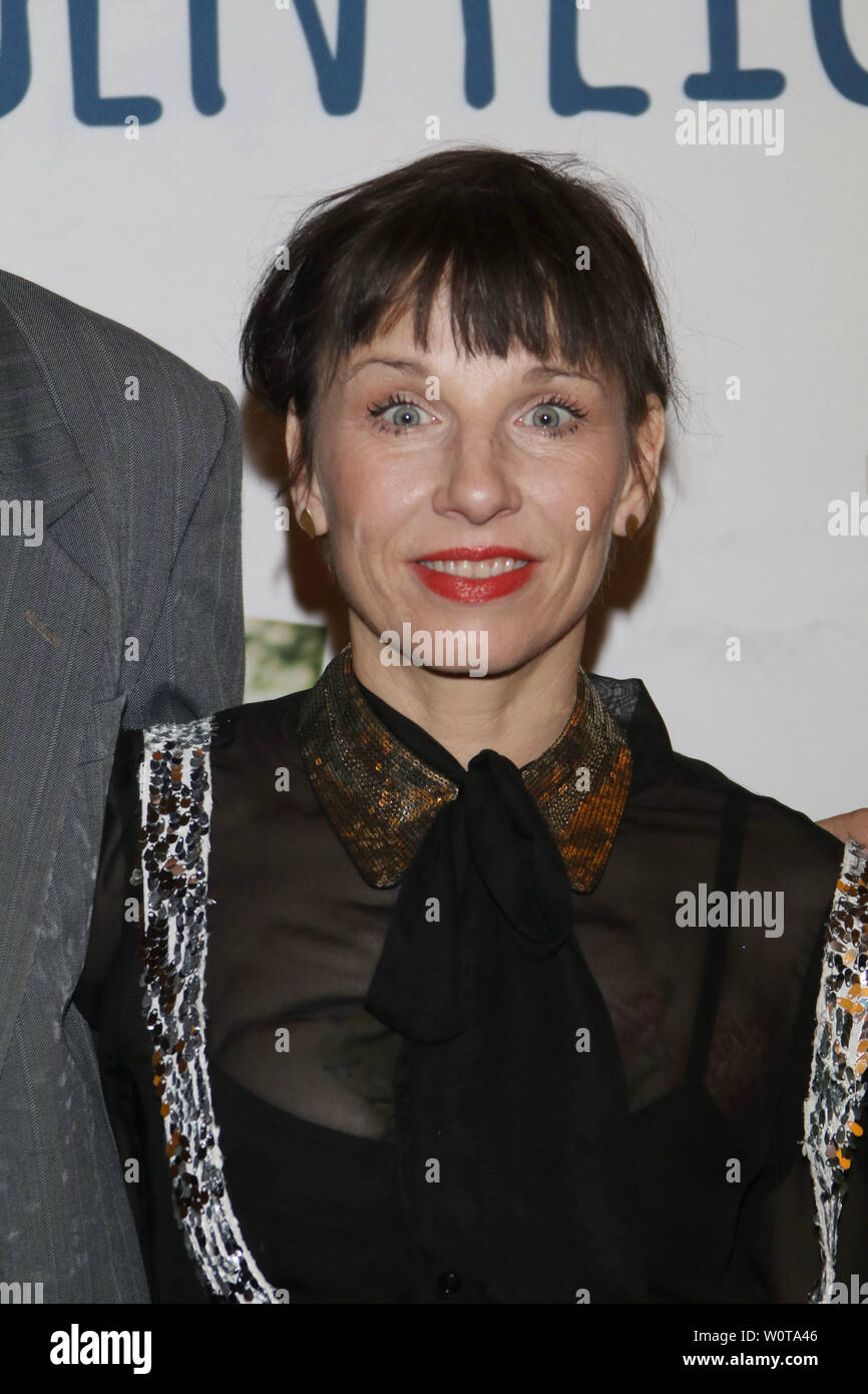 Meret Becker, Wer hat eigentlich die Liebe erfunden, Passage Kino ...