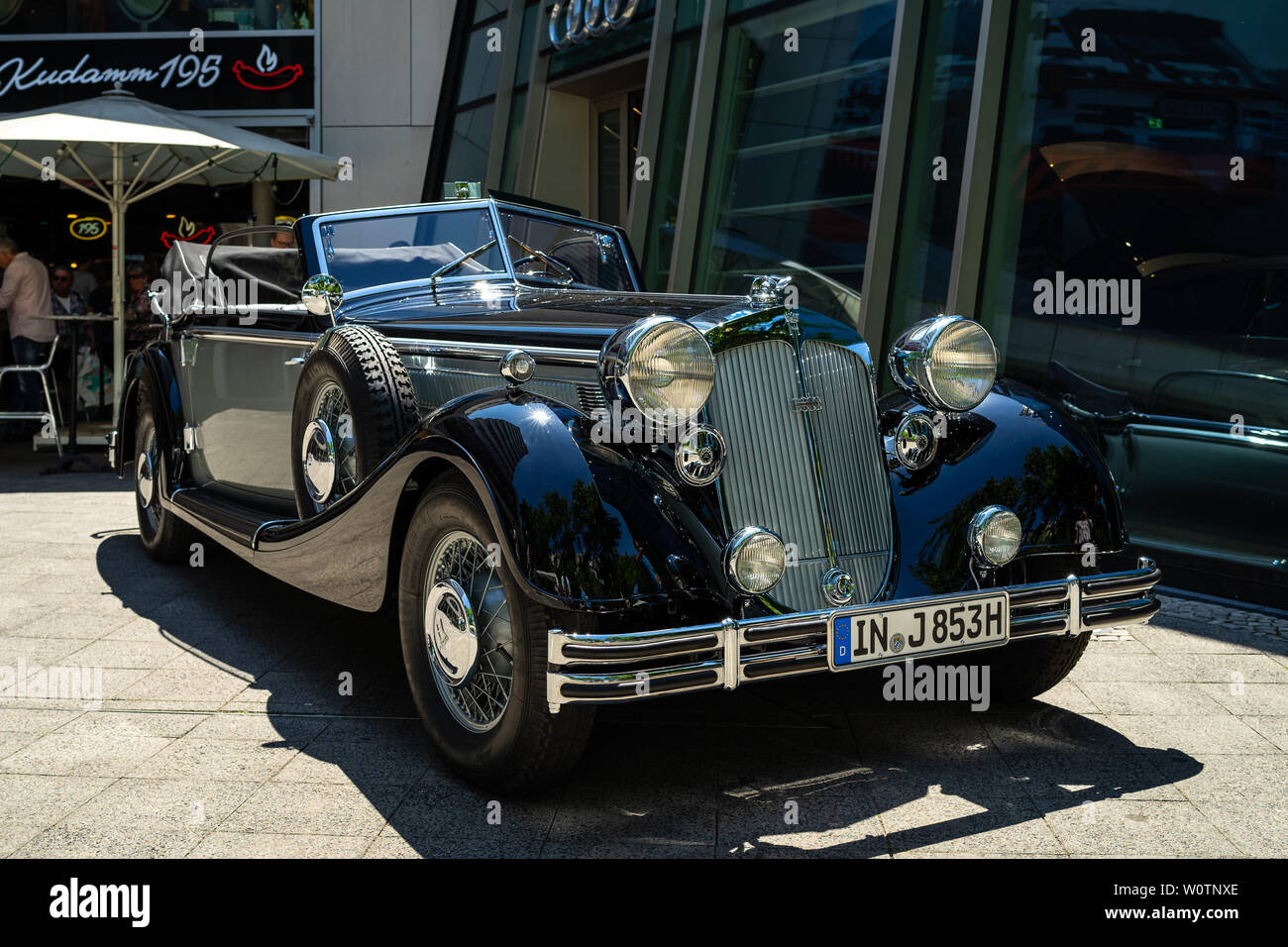 Horch cabriolet -Fotos und -Bildmaterial in hoher Auflösung – Alamy