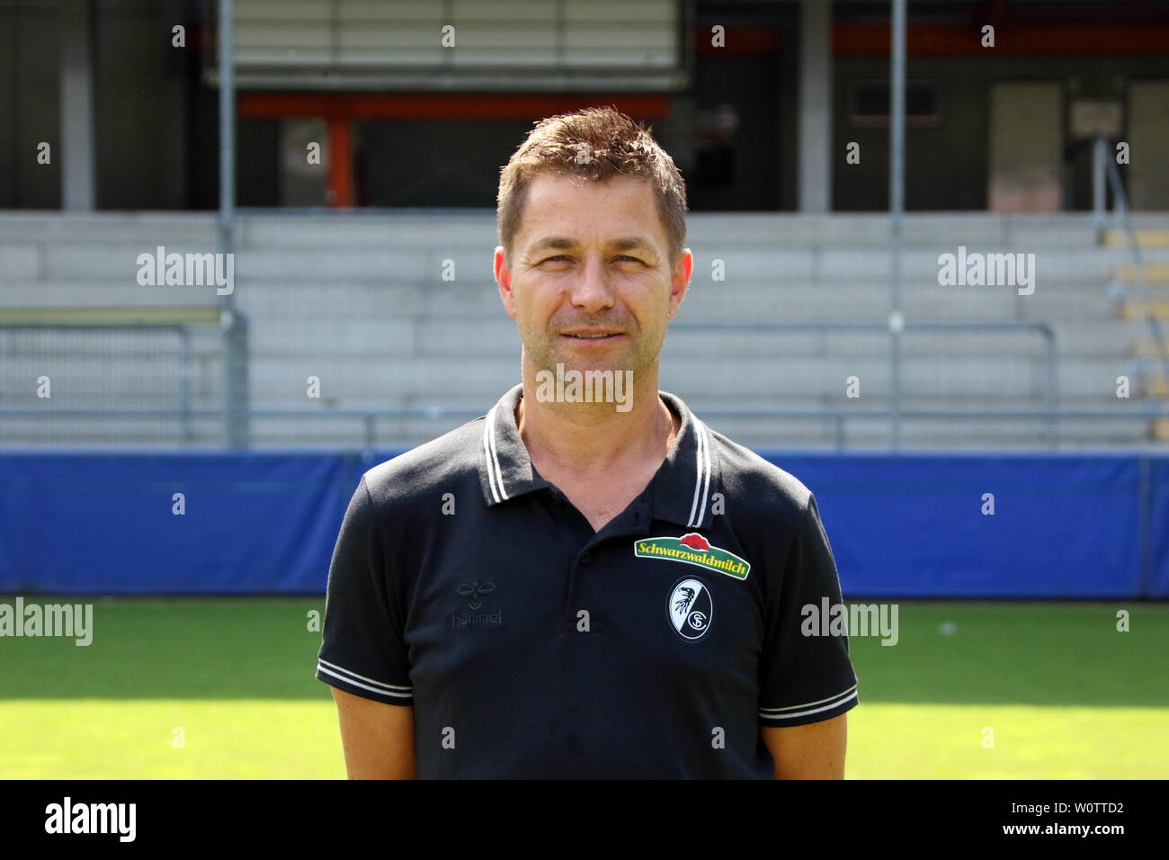 Busfahrer stefan spohn sc freiburg -Fotos und -Bildmaterial in hoher ...