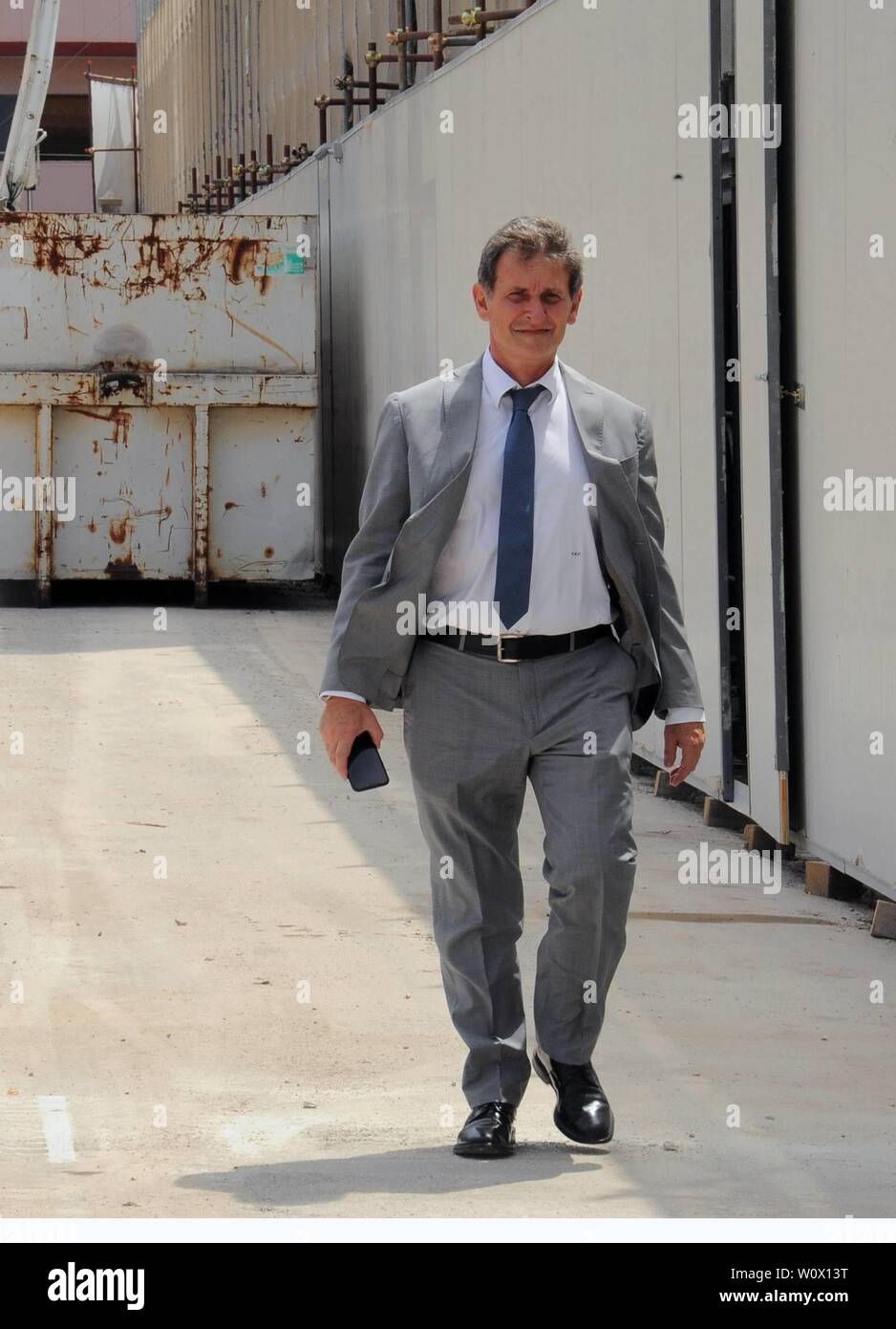 Der Bürgermeister von Bari DECARO PRÄSENTIERT DIE NEUE MANNSCHAFT DER ...