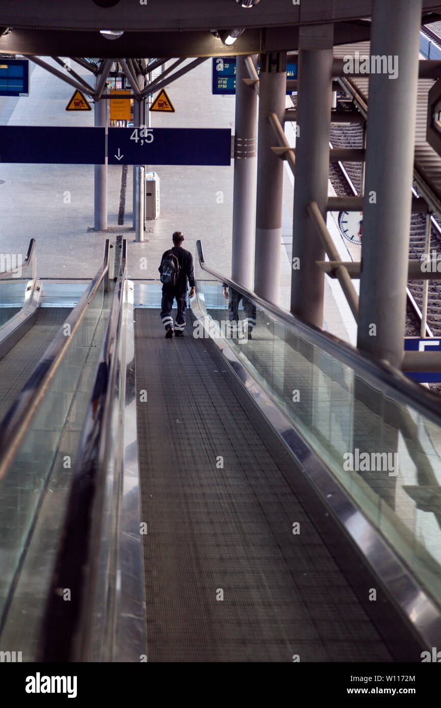 Kurze rolltreppen -Fotos und -Bildmaterial in hoher Auflösung – Alamy
