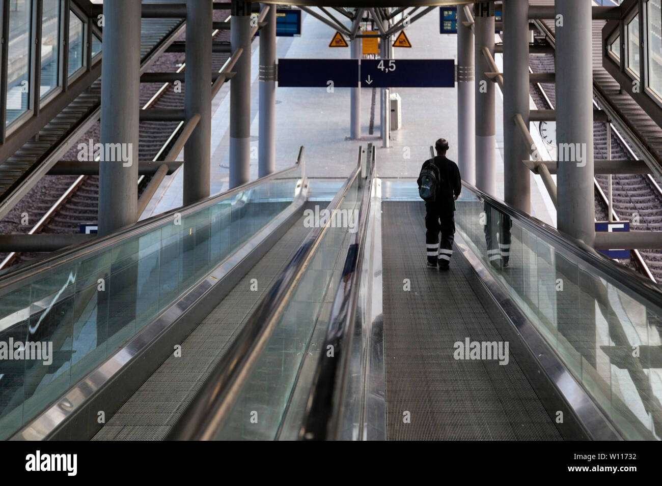 Kurze rolltreppen -Fotos und -Bildmaterial in hoher Auflösung – Alamy